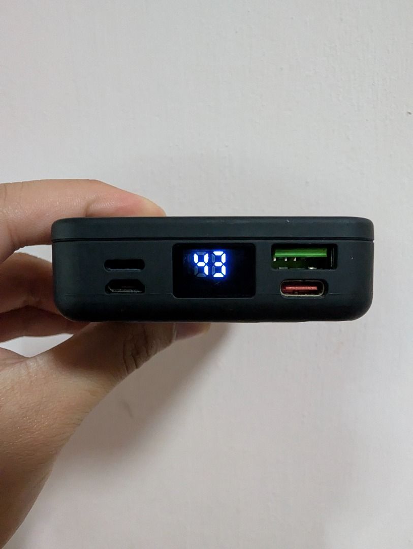 Magnetic Wireless Power Bank with Built-in Cables, Mobile Phones ...