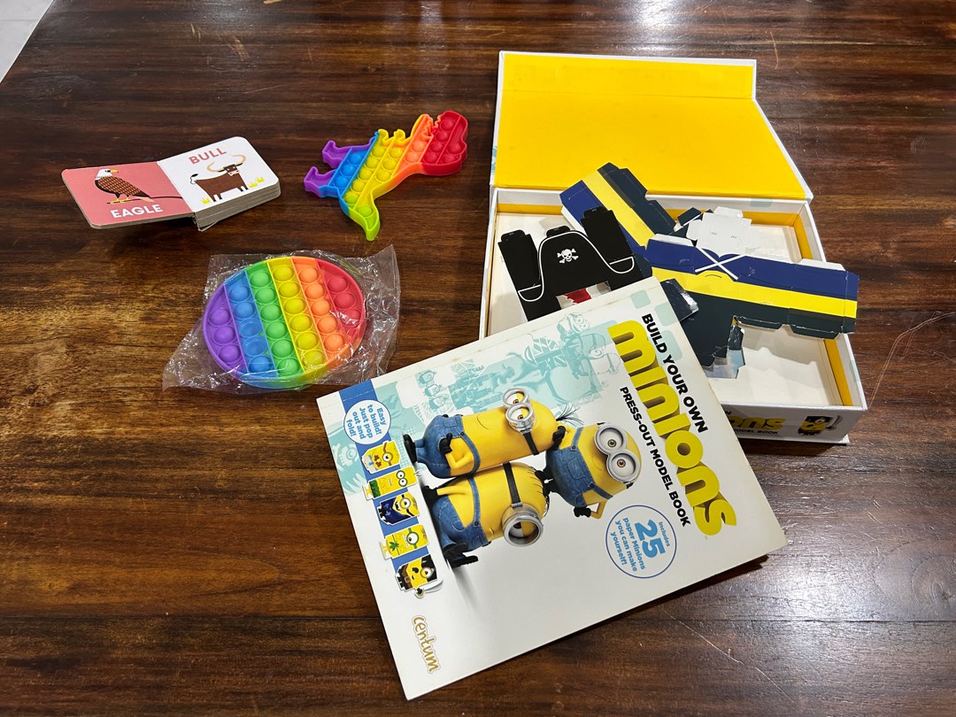 Minions Model Book, Pop-Its, Flash Cards, Yakult Ace Light, Hobbies ...