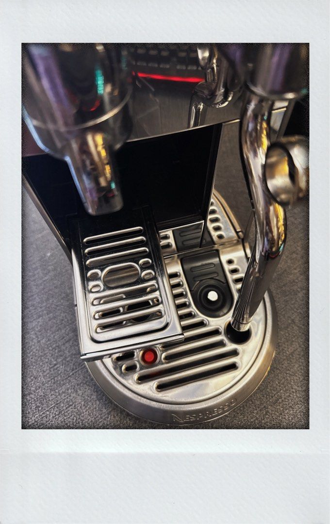 Nespresso Creatista Plus Coffee Machine (stainless steel), 家庭電器, 廚房電器 ...
