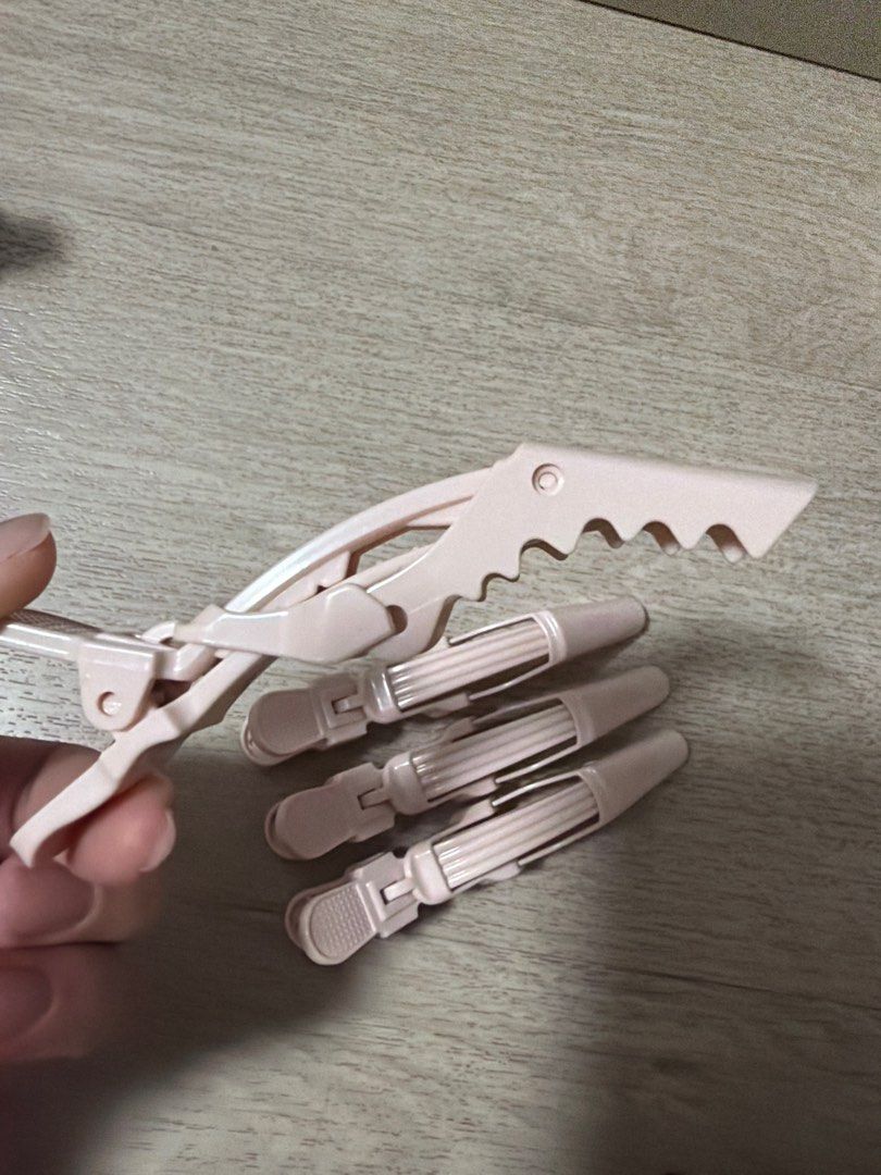 Pink Hair Clips (Stryv) (Sets of 4), Women's Fashion, Watches ...