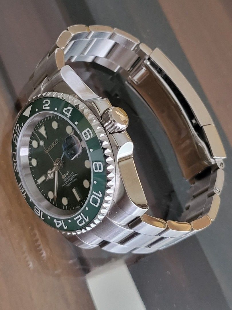SEIKO MOD AUTOMATIC GMT GREEN DIAL 41MM WATCH, Luxury, Watches on Carousell
