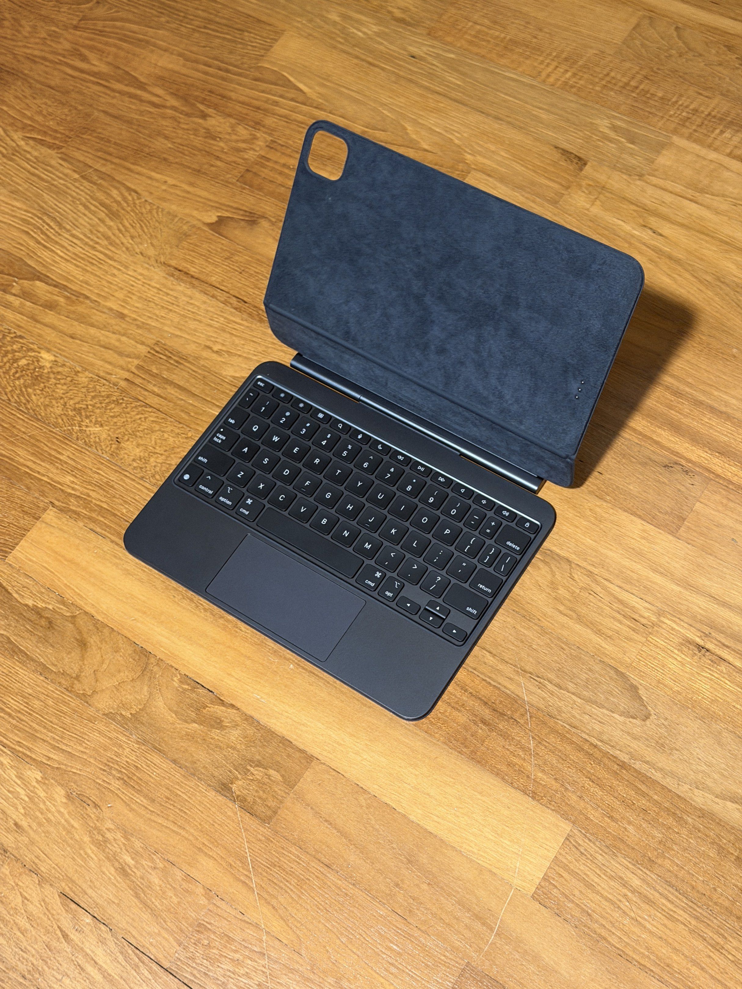 Apple Magic Keyboard for M4 iPad Pro 11 inch, Computers & Tech, Parts ...