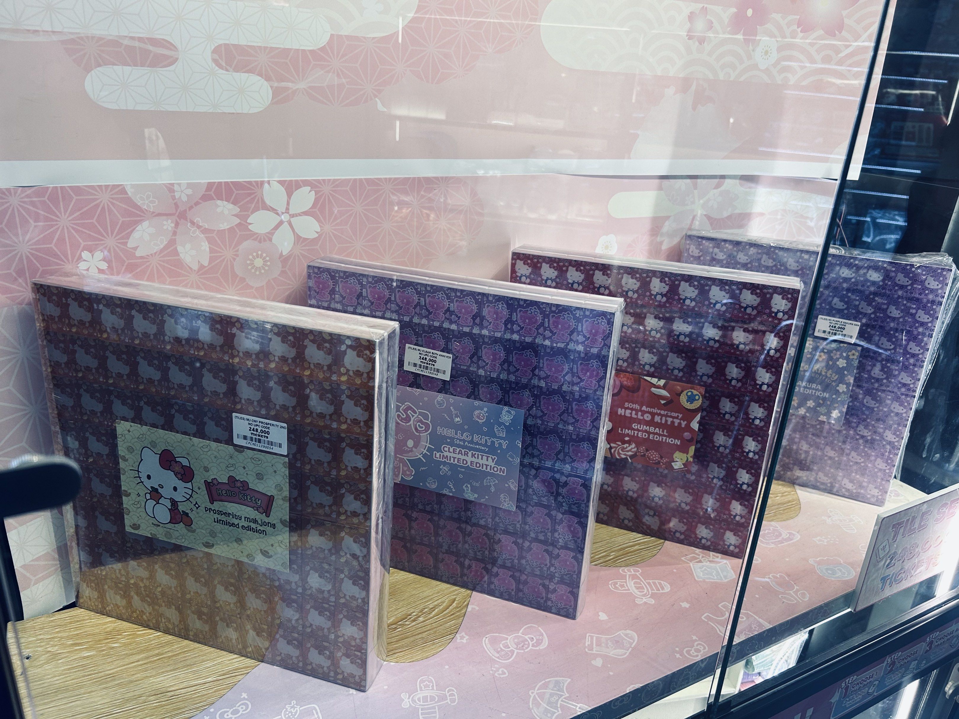 Hello Kitty Limited Edition Mahjong Set, Hobbies & Toys, Memorabilia ...