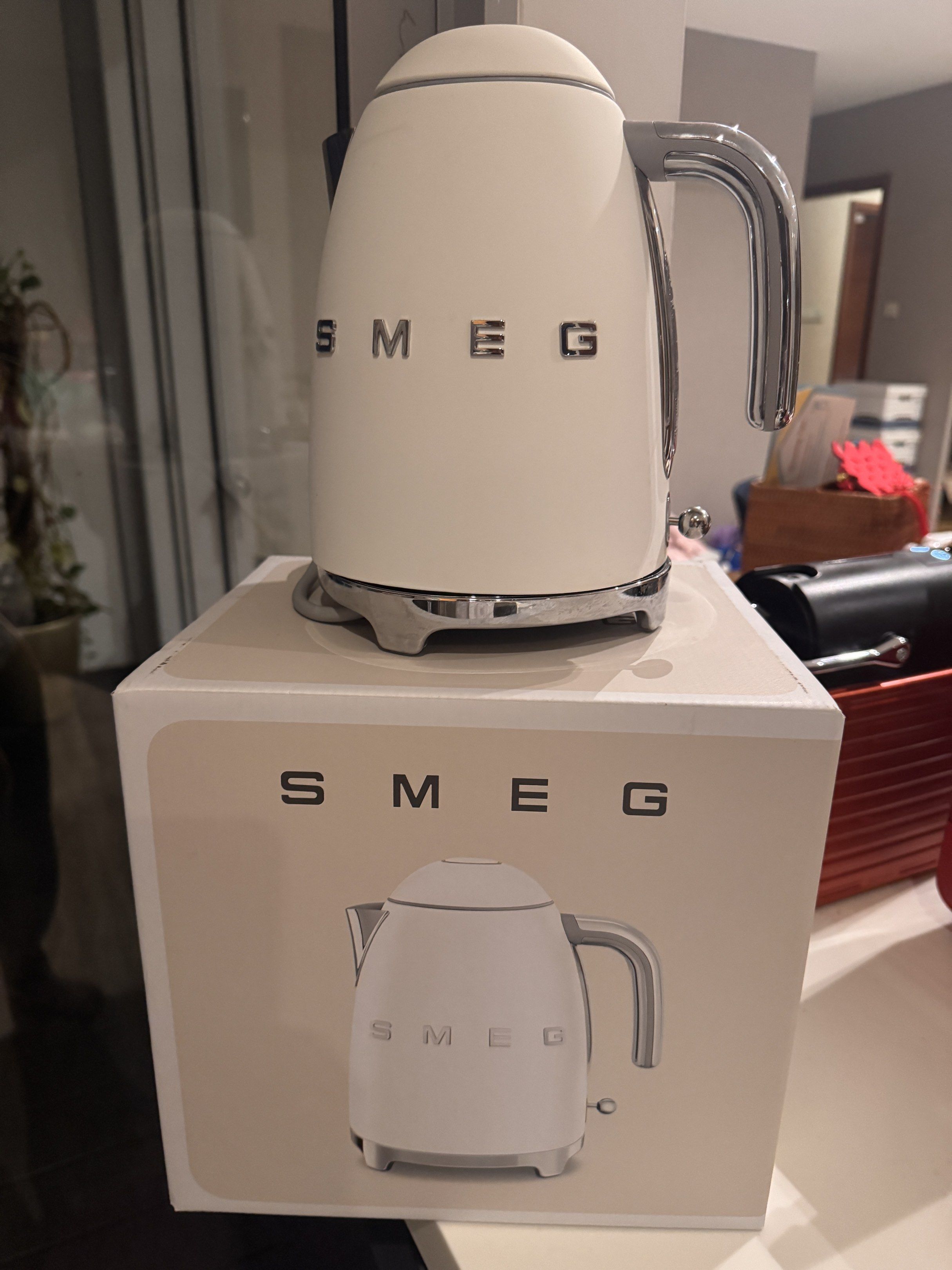 Smeg White Electric Kettle, TV & Home Appliances, Kitchen Appliances ...