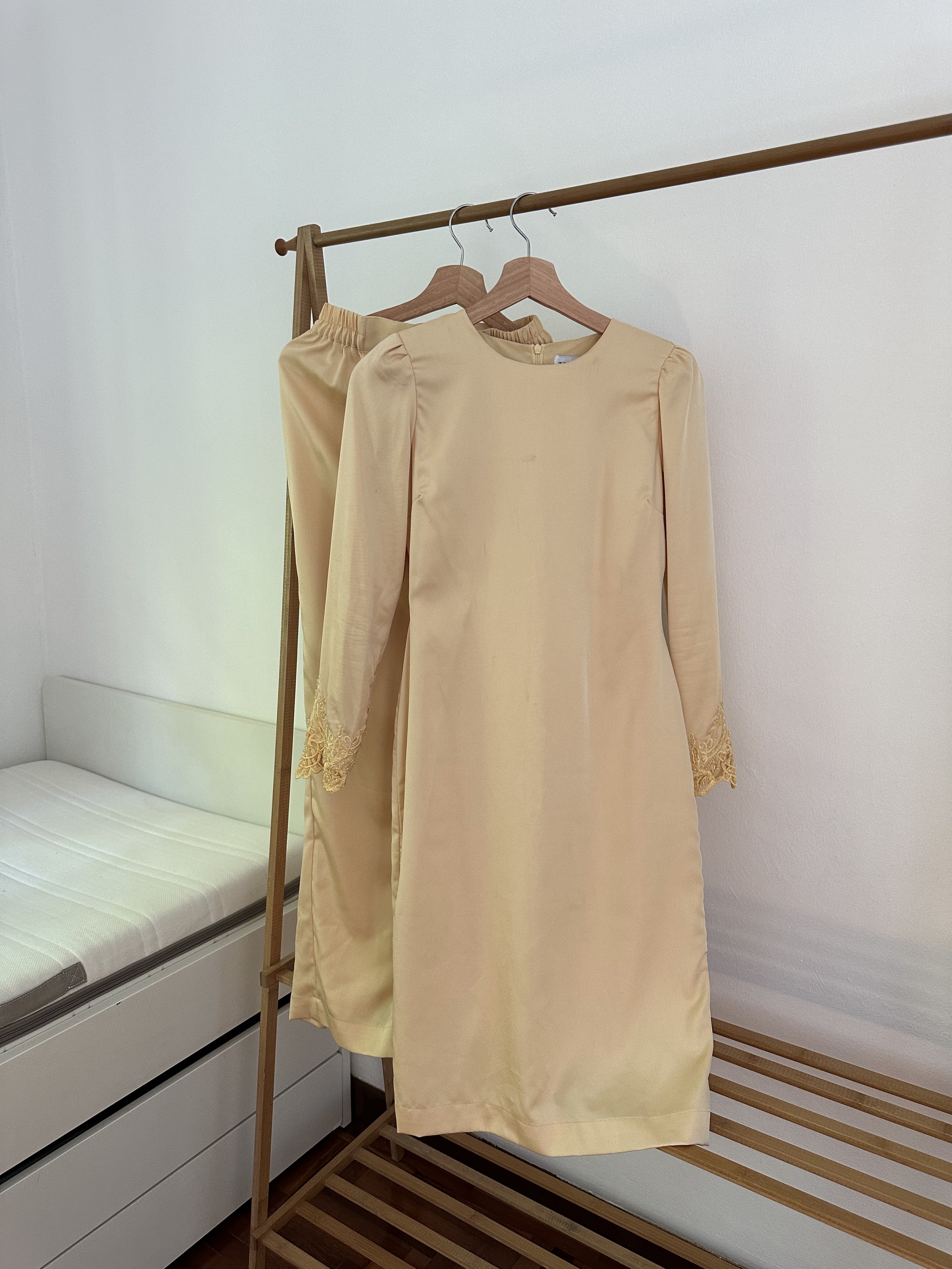 Wanzar Modern Cut Kurung - XS, Women's Fashion, Muslimah Fashion, Baju ...