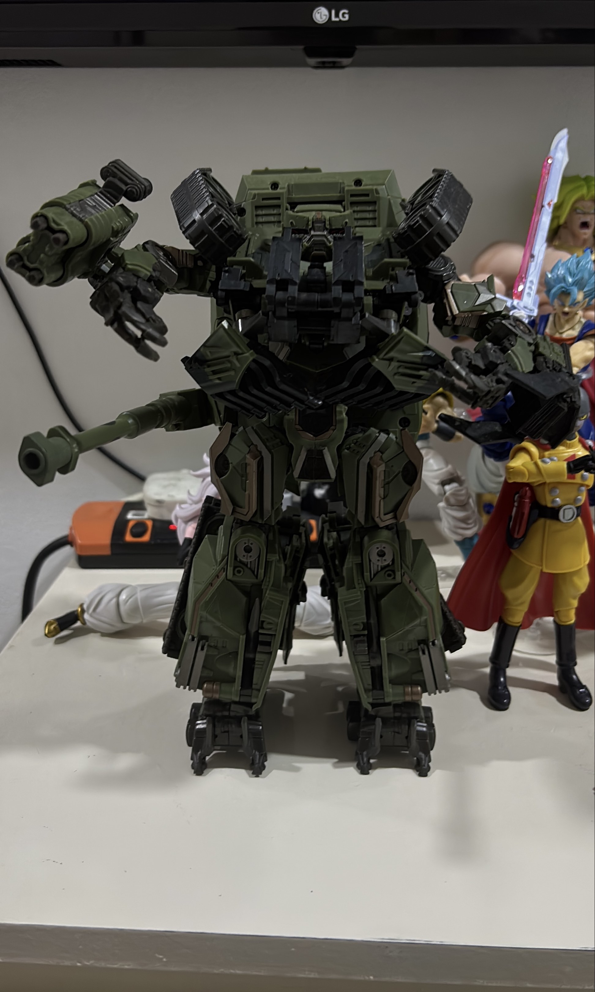 Transformers Brawl Oversized KO mpm masterpiece black mamba, Hobbies ...