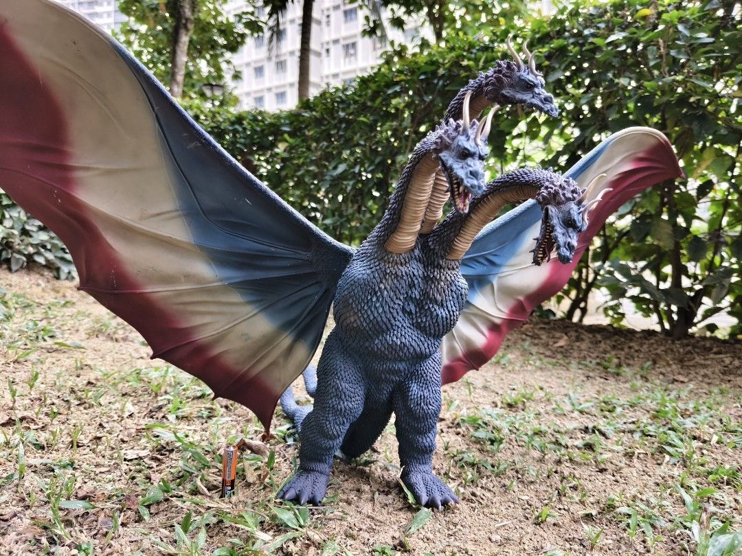 X-plus toho Godzilla King Ghidorah Figure, Hobbies & Toys, Toys & Games ...