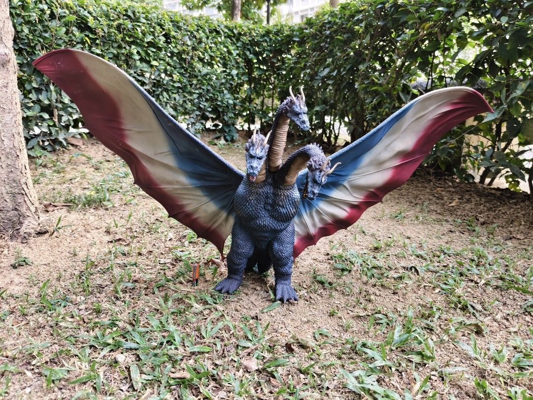 X-plus toho Godzilla King Ghidorah Figure, Hobbies & Toys, Toys & Games ...