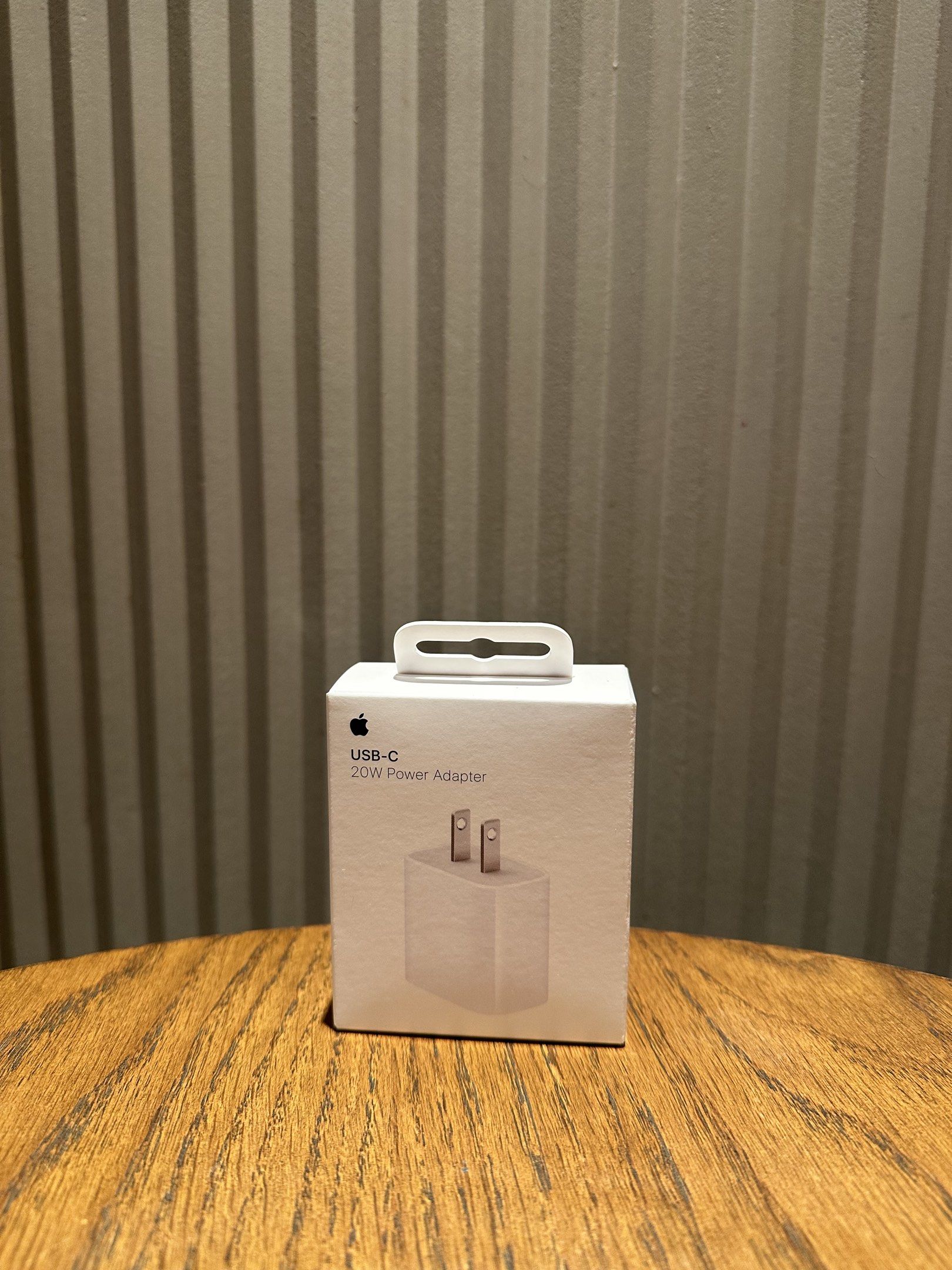 Apple 20W USB-C Power Adapter, Computers & Tech, Parts & Accessories ...