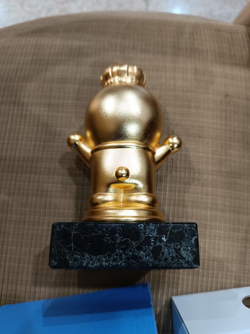 Doraemon Gold Bronze Trophy, Hobbies & Toys, Memorabilia & Collectibles ...