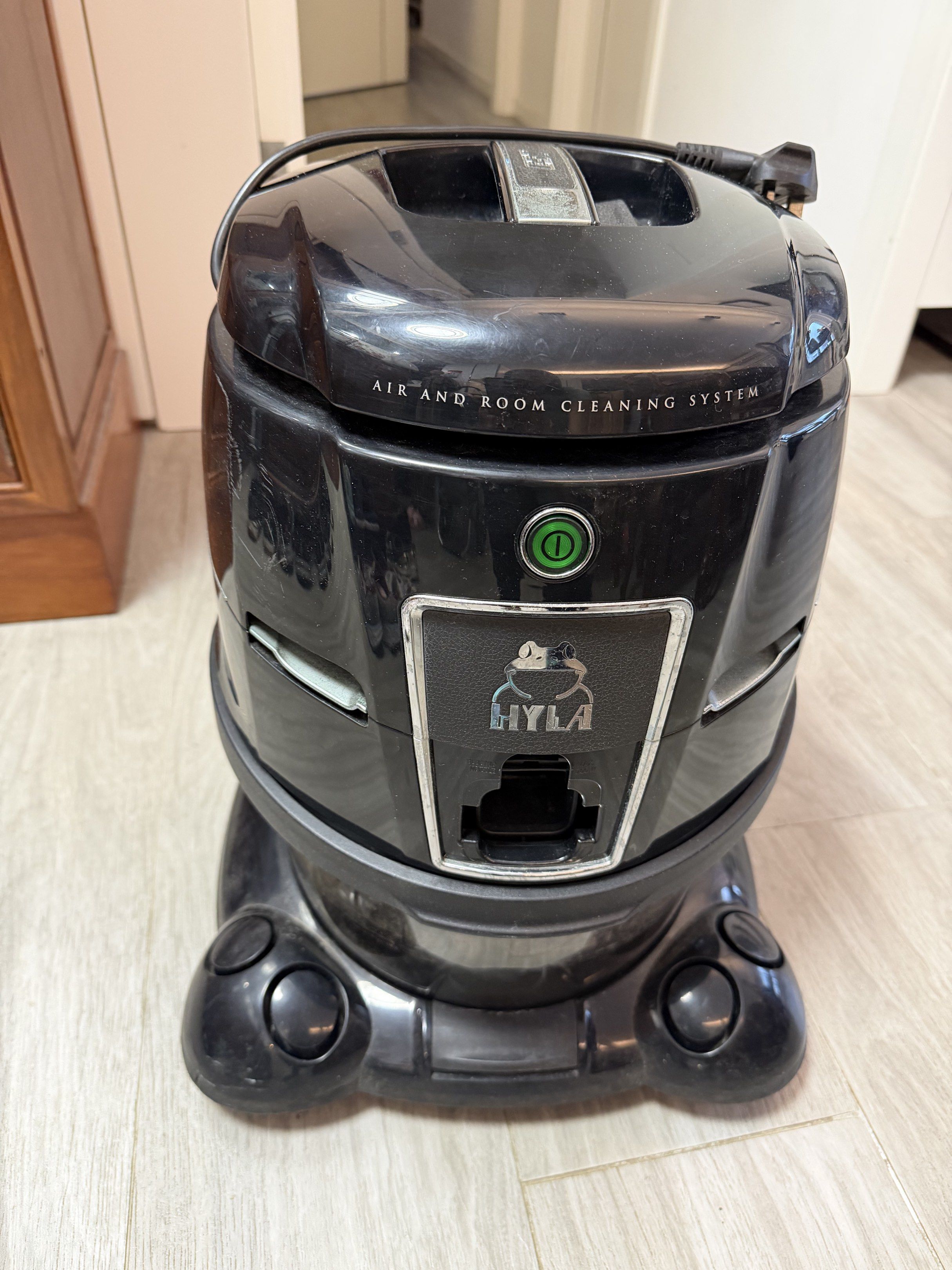 Hyla Air and Room Cleaning System, 家庭電器, 吸塵機 ＆ 家居清潔電器 - Carousell