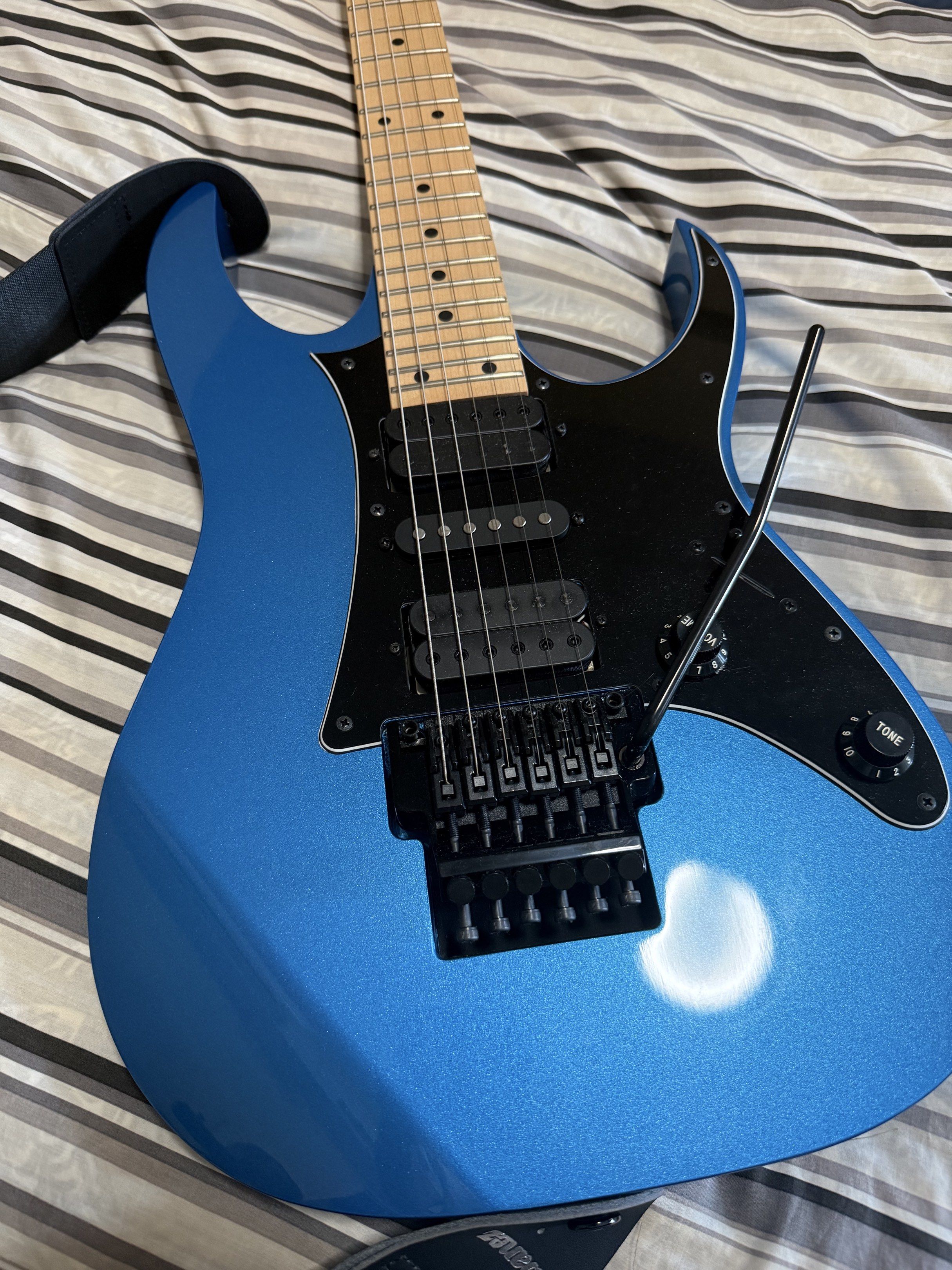 Ibanez RG550 Series Electric Guitar - Blue (madeinjapan), Hobbies ...