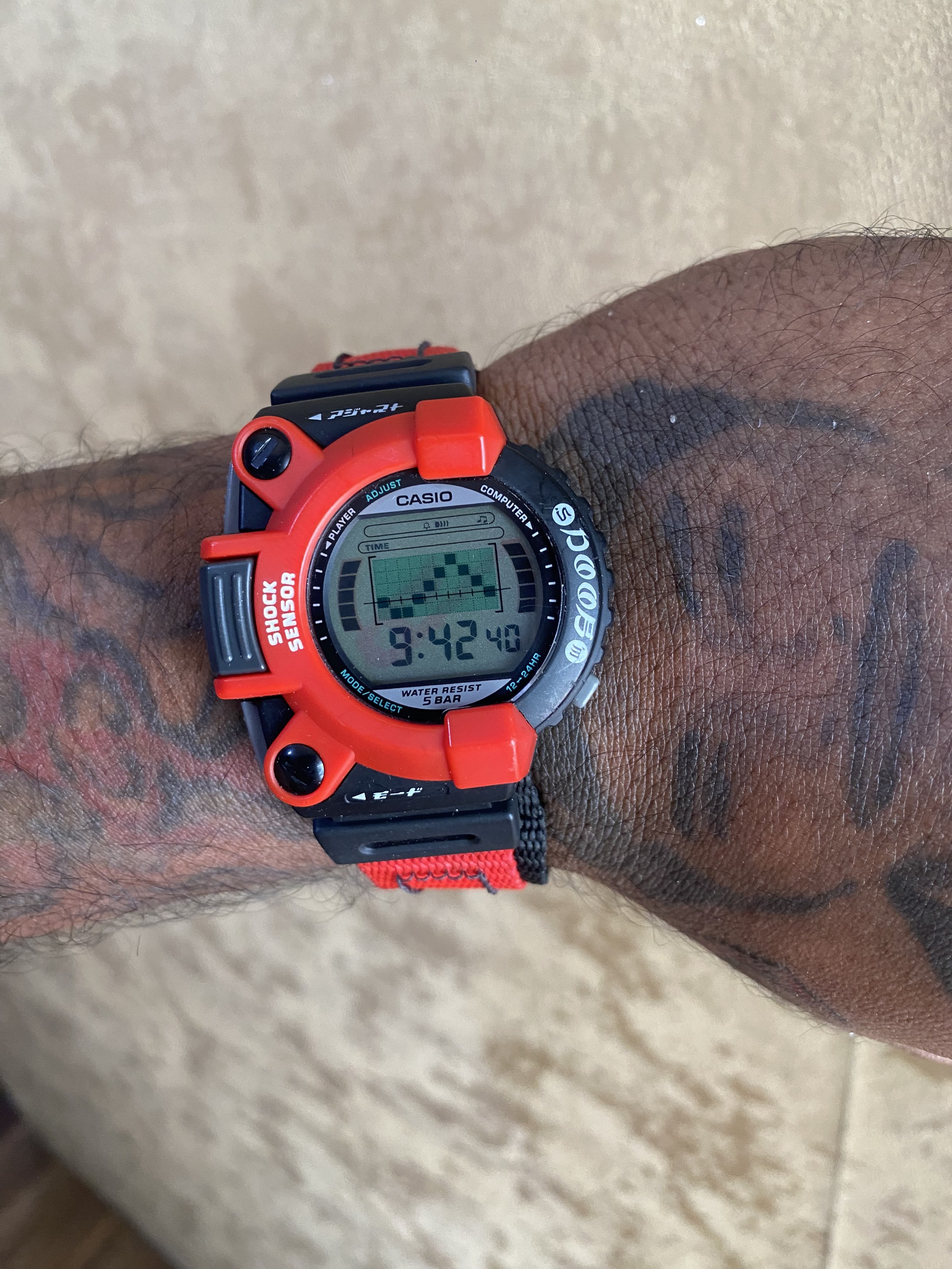 Casio JG 310 red edition full ori, Antik, Jam & Perhiasan di Carousell