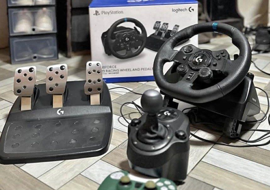 Logitech G923 Racing Wheel and Pedals, Video Gaming, Gaming Accessories ...
