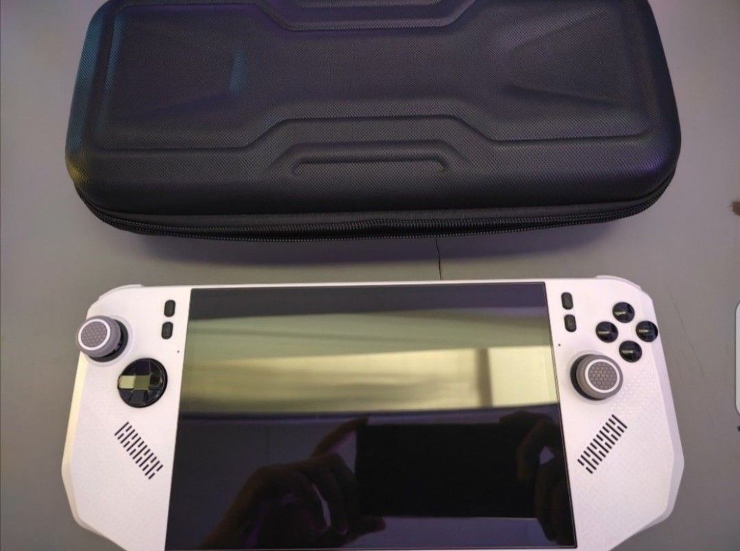 MSI claw a8 white with Case, Video Gaming, Video Game Consoles, Others ...