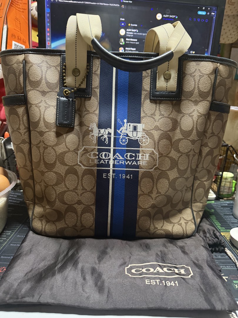 Coach Signature Tote Bag, Luxury, Bags & Wallets on Carousell