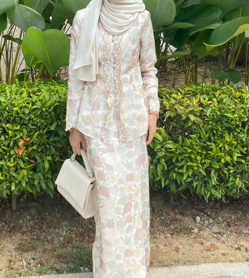 Tun Teja Guzel Collection Raya 2025, Women's Fashion, Dresses & Sets ...