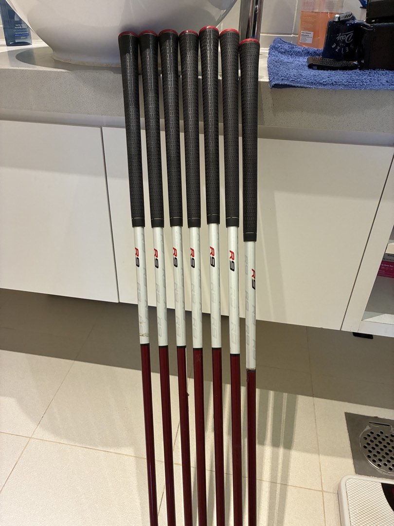 TaylorMade Graphite R9 Irons Set , Sports Equipment, Sports & Games ...