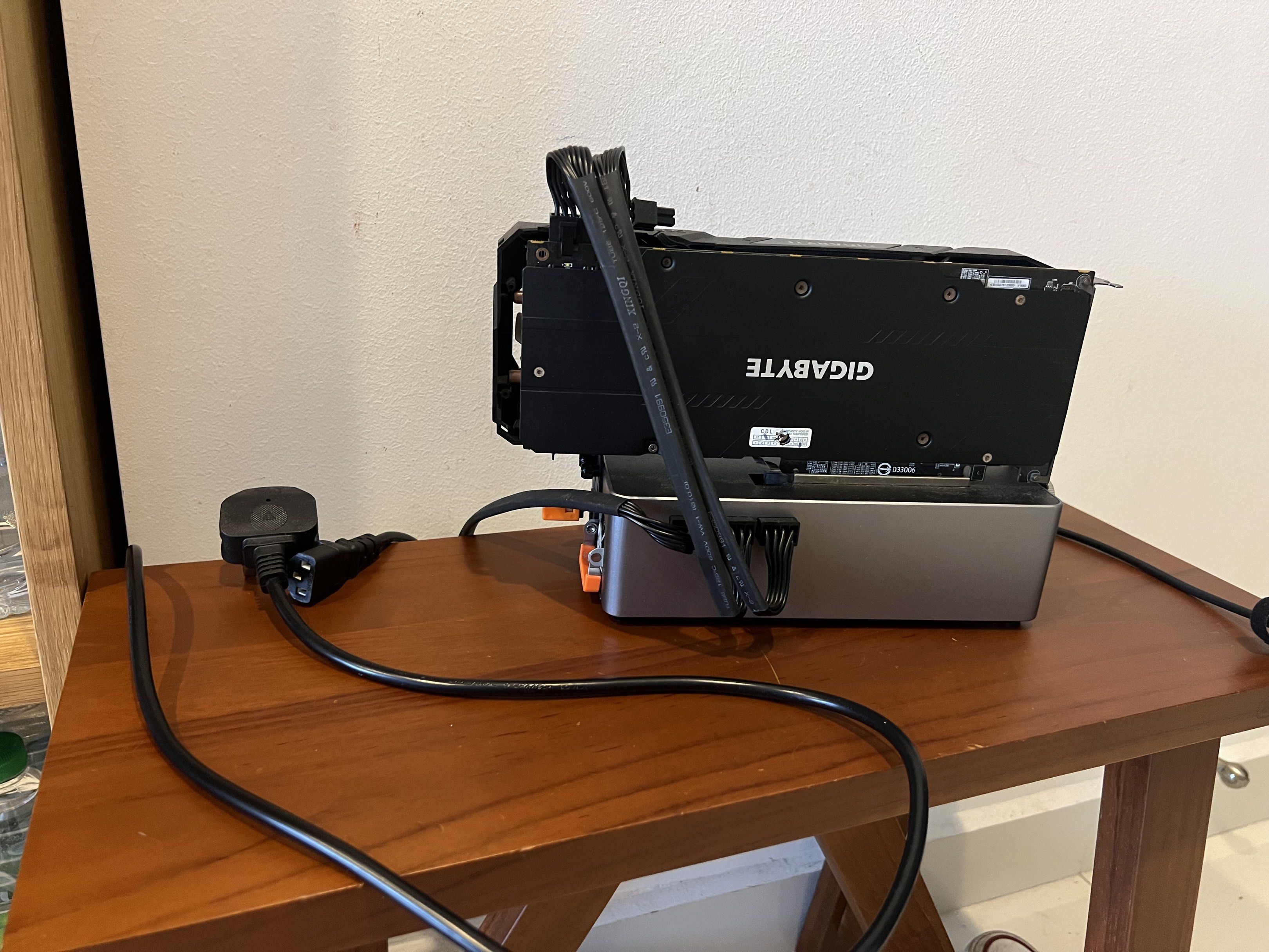 AOOSTAR AG02 eGPU Dock & Gigabyte RTX 2070 Windforce 8GB, Computers ...
