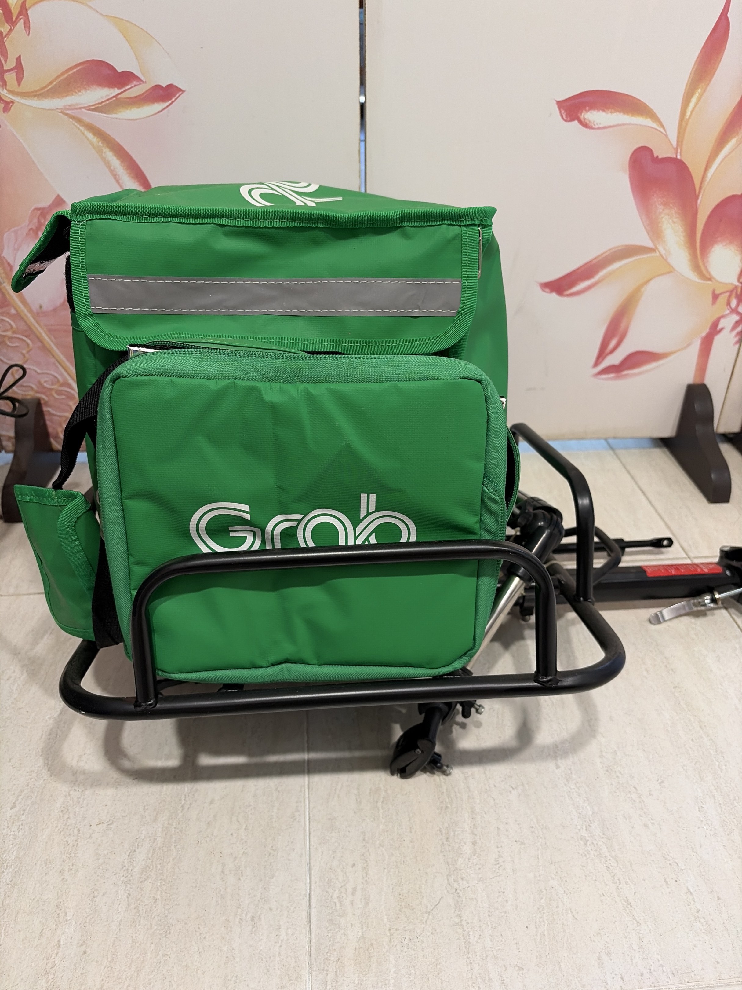 Grab food delivery bag & bike rack, Motorcycles, Motorcycle Accessories ...