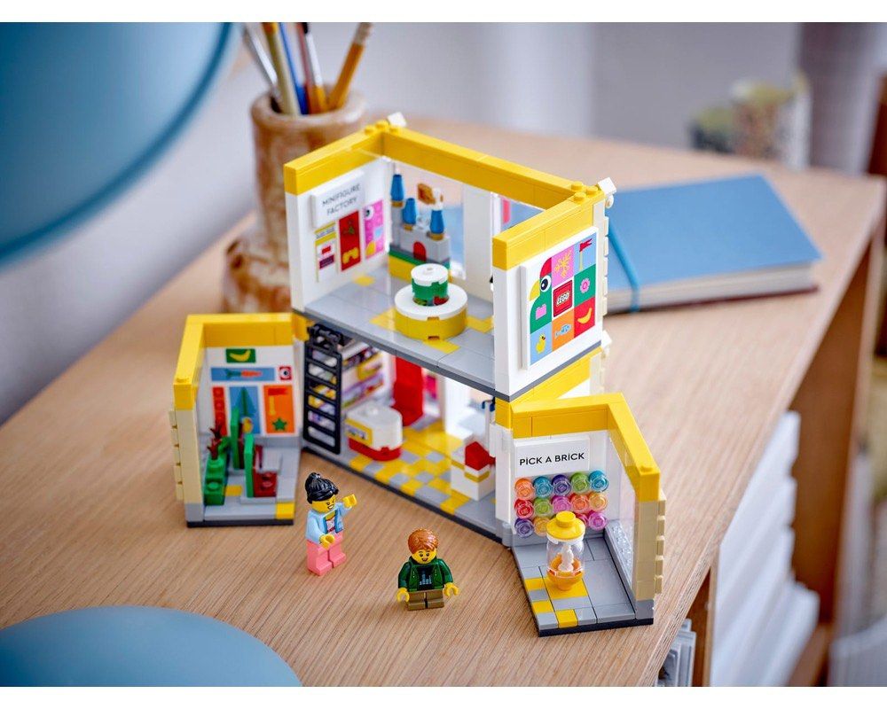 Lego 40574 Lego brand store, Hobbies & Toys, Toys & Games on Carousell