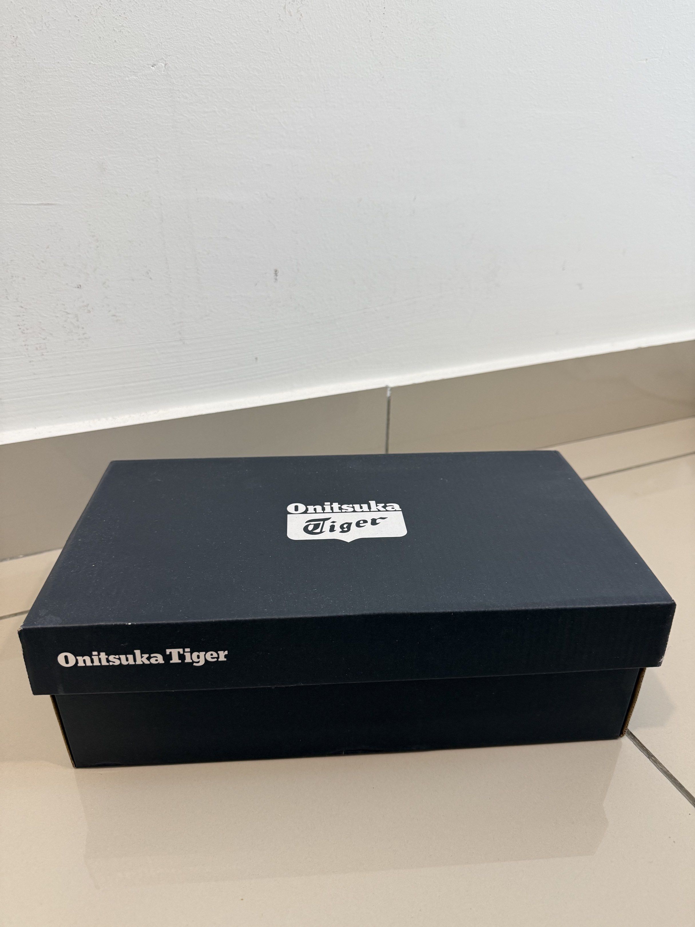 Onitsuka Tiger Mexico 66 Slip-On shoe box, Men's Fashion, Footwear ...