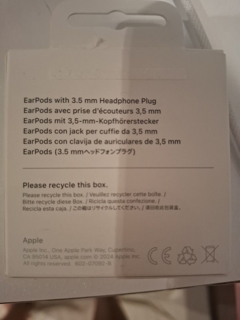 Apple EarPods with 3.5mm Headphone Plug - Brand New, Audio, Earphones ...