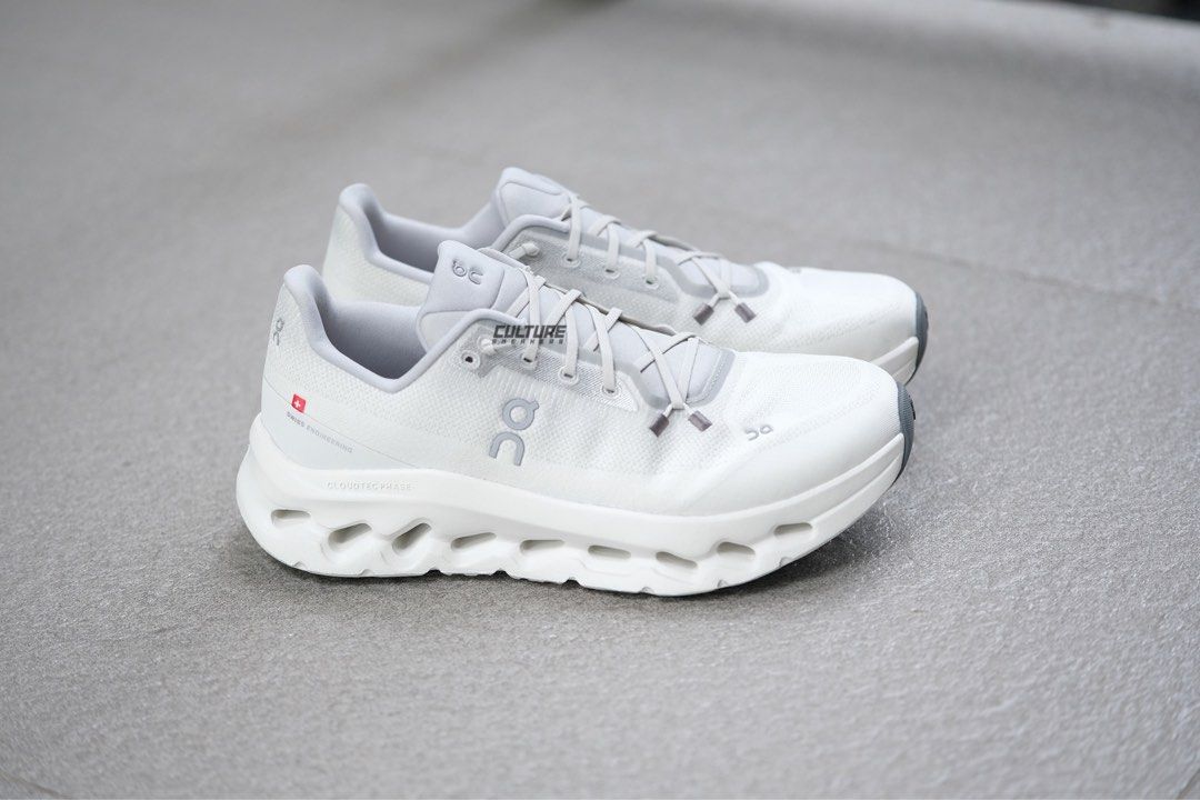 On Cloudtilt Glacier Ice, Men's Fashion, Footwear, Sneakers on Carousell