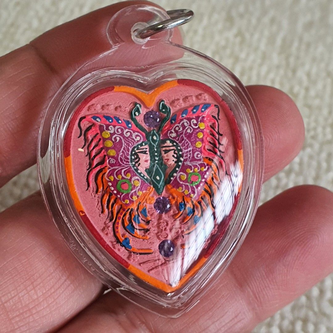 Kruba Krissana Thep Jamlang Heart Shape Amulet BE 2552 | Kruba Krissana ...
