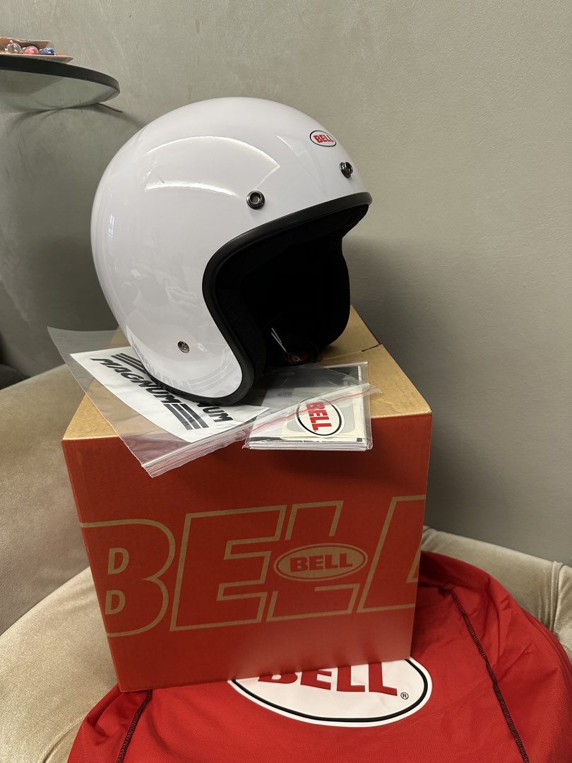 Bell Magnum Helmet - White 2026, Motorbikes on Carousell