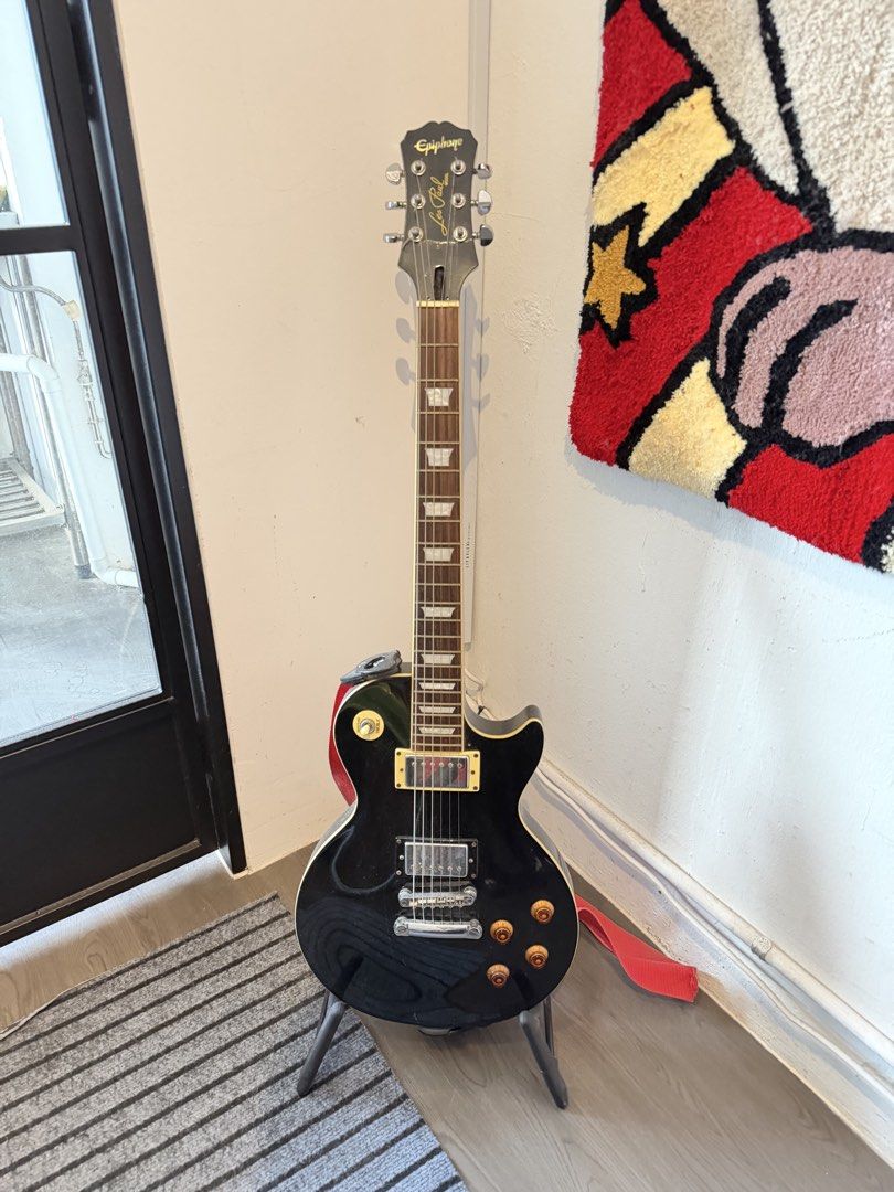 Epiphone Les Paul Electric Guitar - Black, Hobbies & Toys, Musical ...