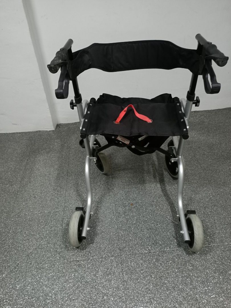 Walking aid rollator (Handilite xpress rollator), Health & Nutrition ...