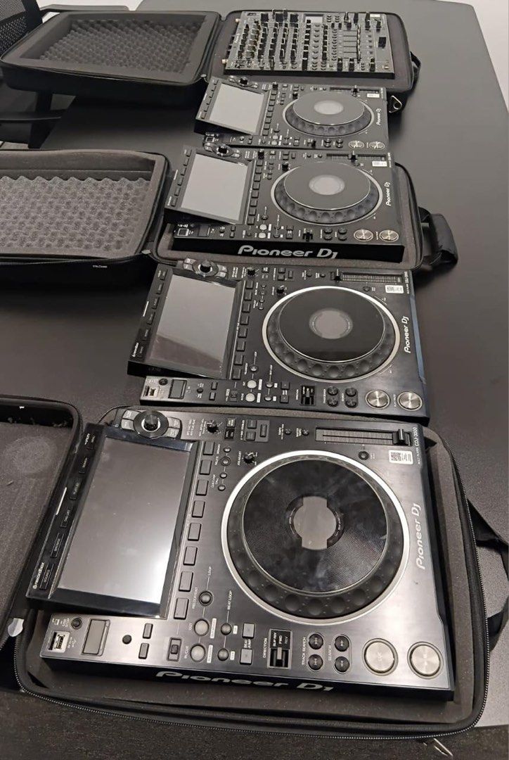 4x Pioneer DJ CDJ-3000 Multi Player & DJM-V10 Mixer, Audio, Other Audio ...