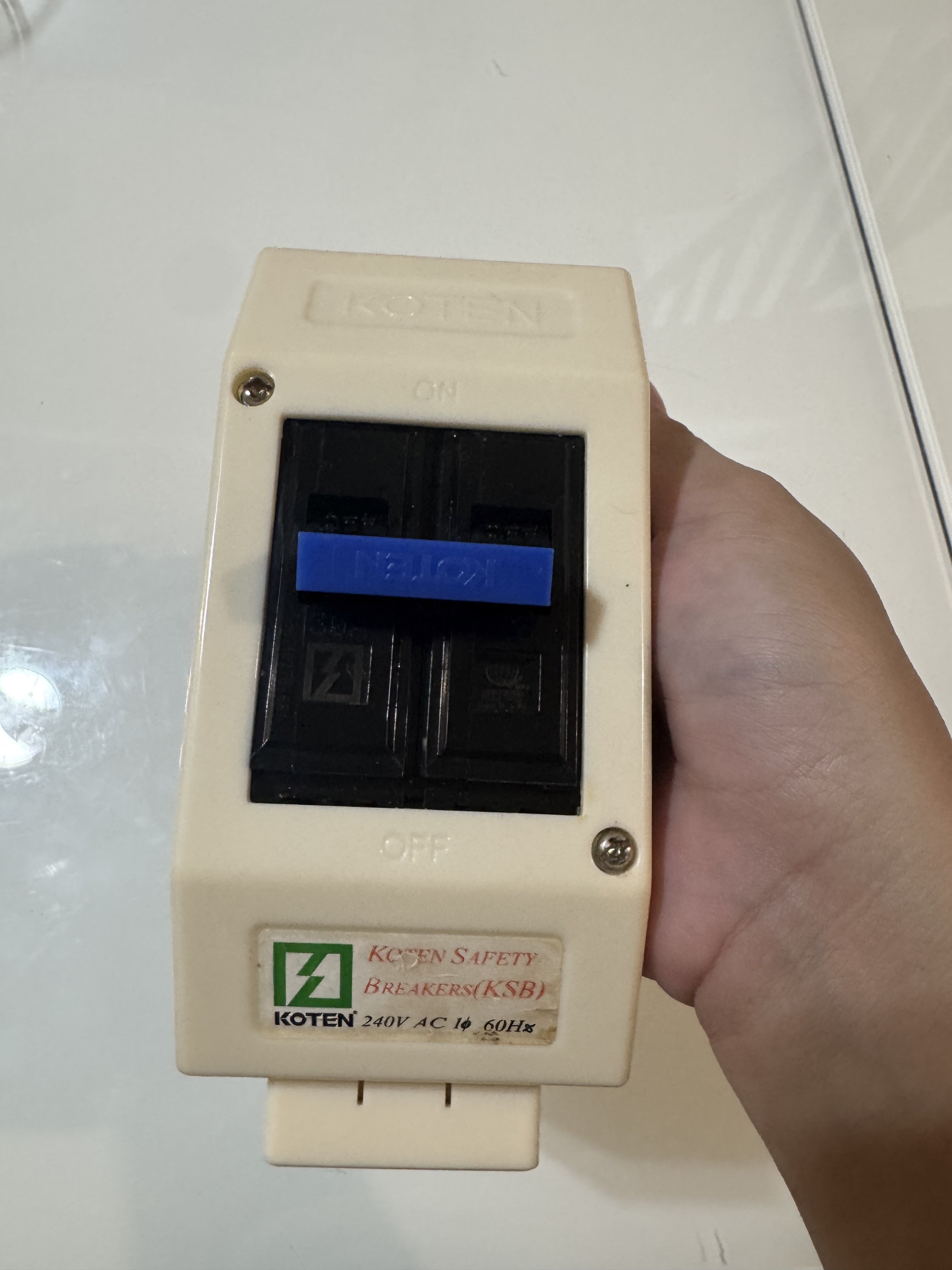 Koten Safety Breakers 240V AC, TV & Home Appliances, Electrical ...