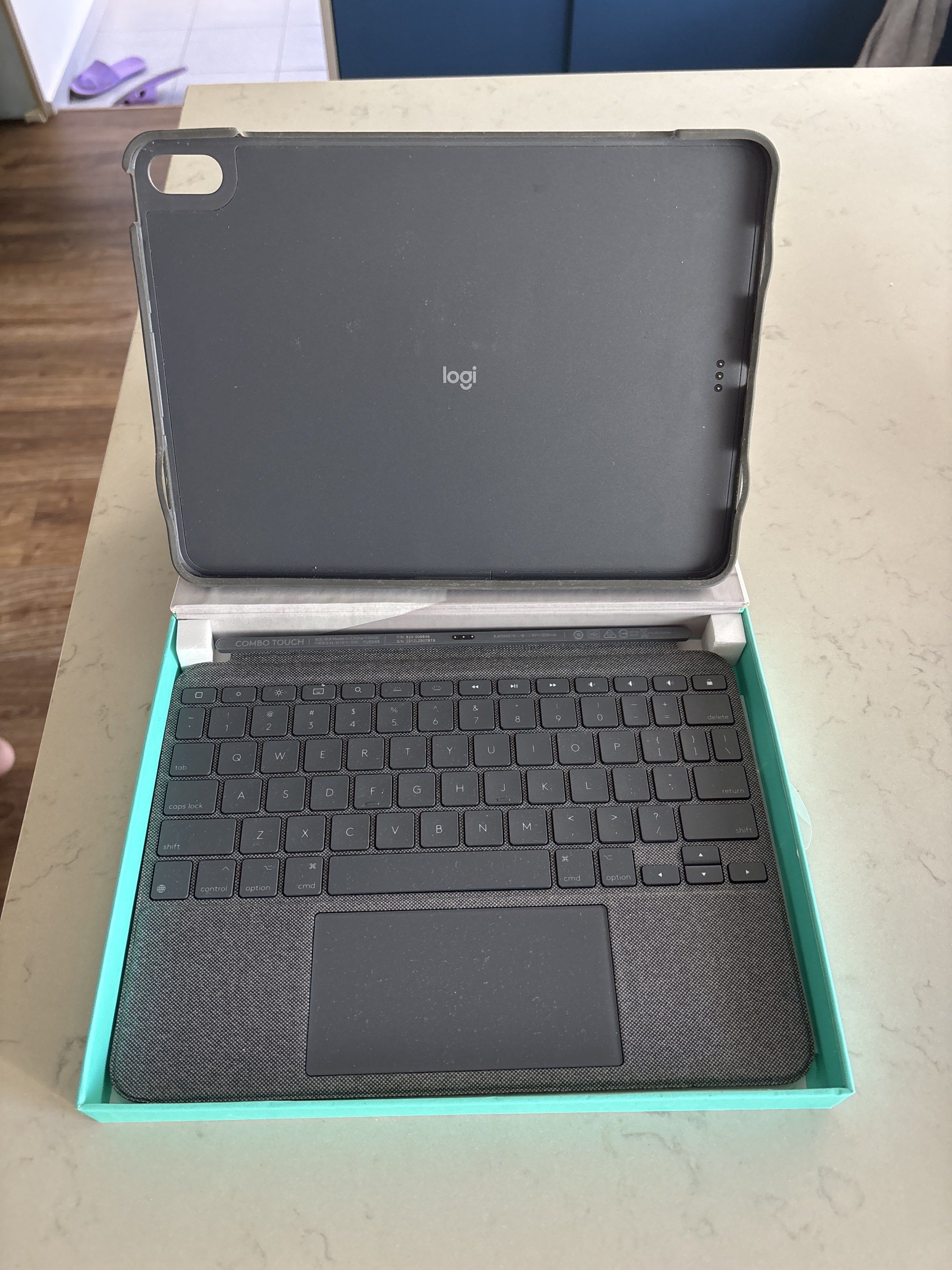 Logitech Slim Folio Keyboard Case for iPad, Mobile Phones & Gadgets ...
