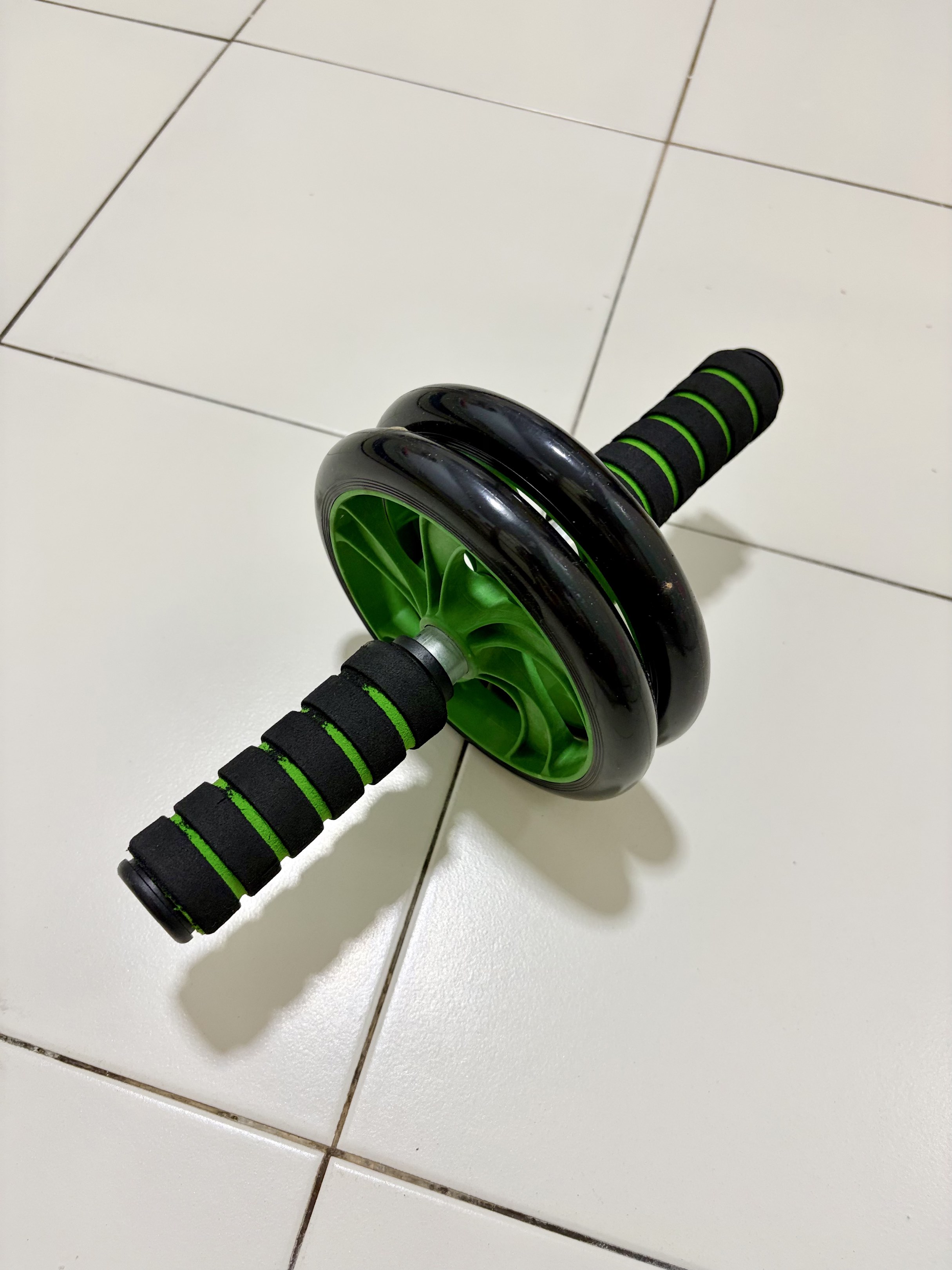 Ab Wheel Roller - Black and Green, Sports Equipment, Exercise & Fitness ...