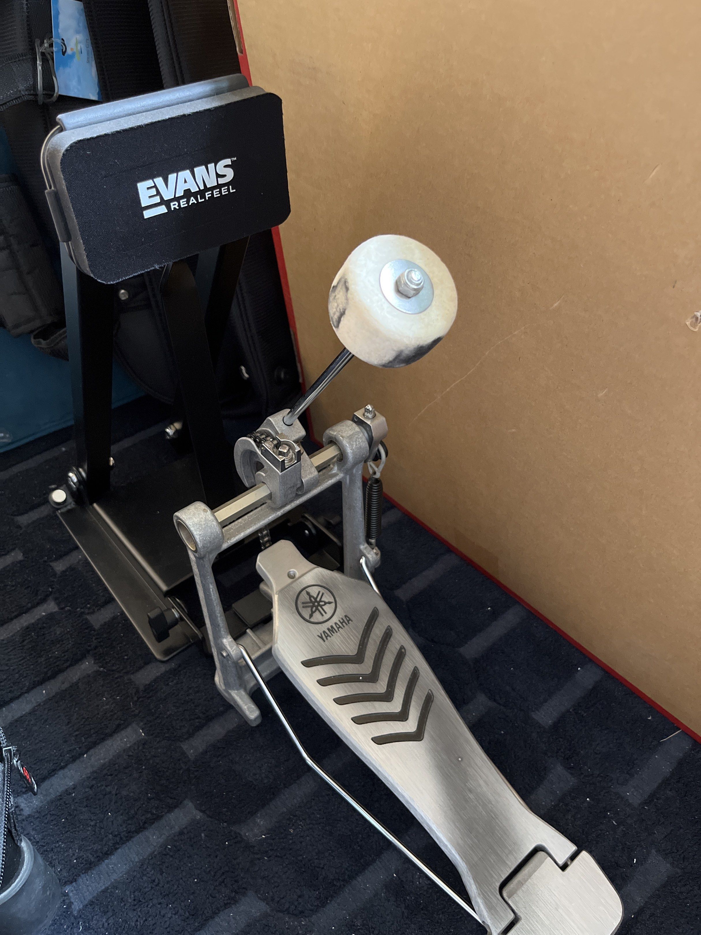 Evans RealFeel Pad with Yamaha FP7210A, Hobbies & Toys, Music & Media ...