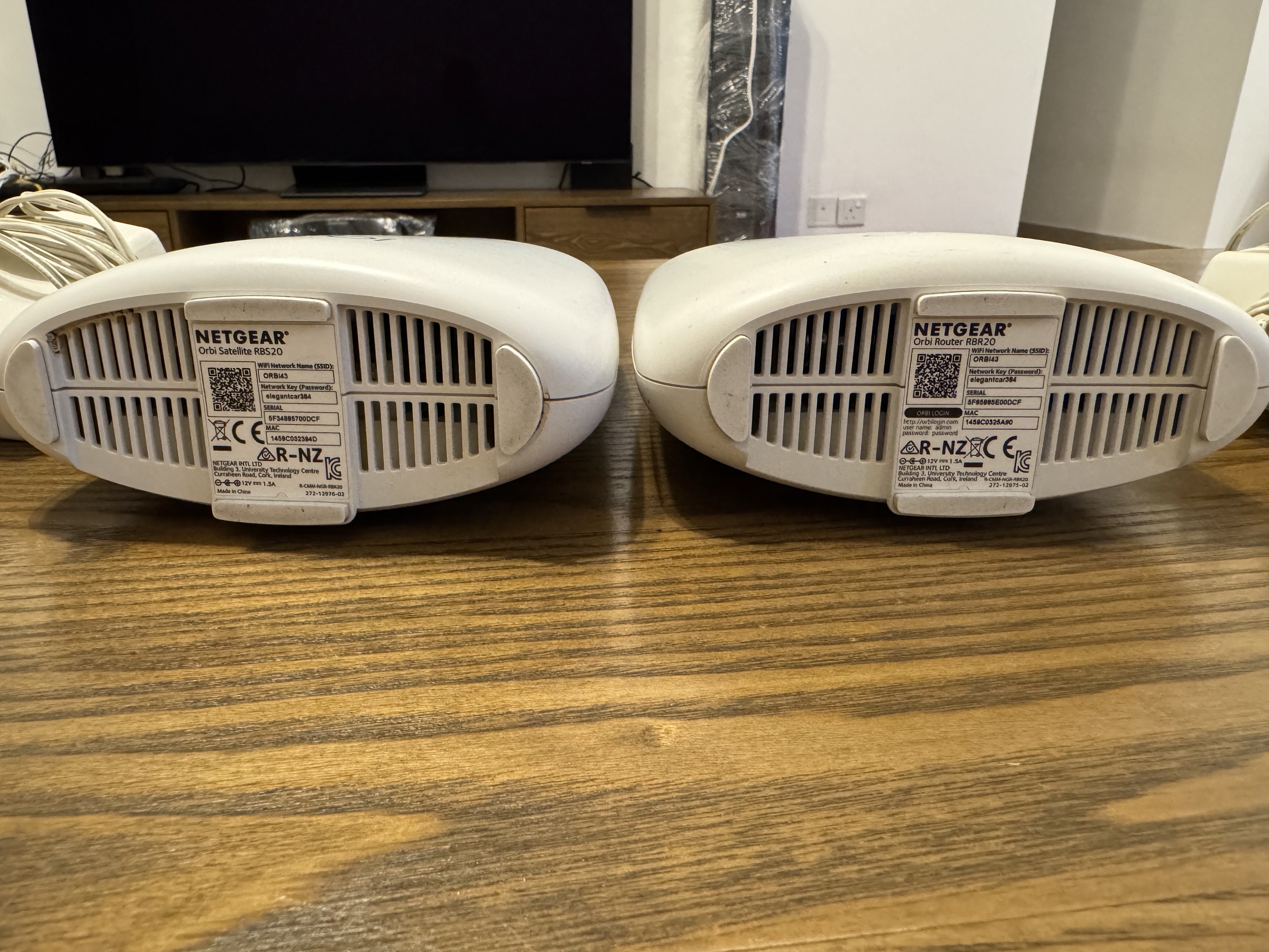 NETGEAR Orbi Satellite RBR20 WiFi Router and RBS20 satellite, Computers ...