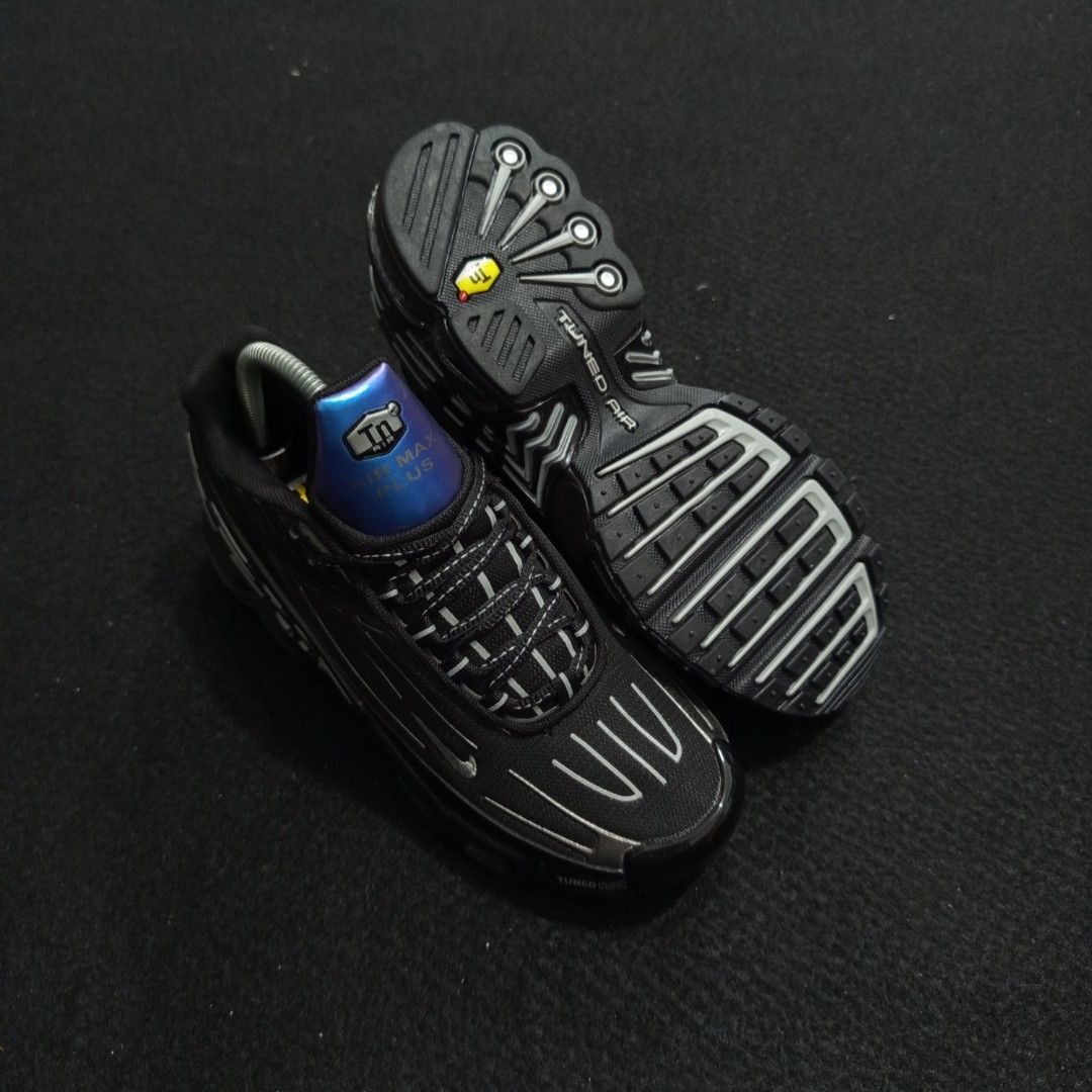 Nike airmax plus 3 iridescent, Fesyen Pria, Sepatu , Sneakers di Carousell