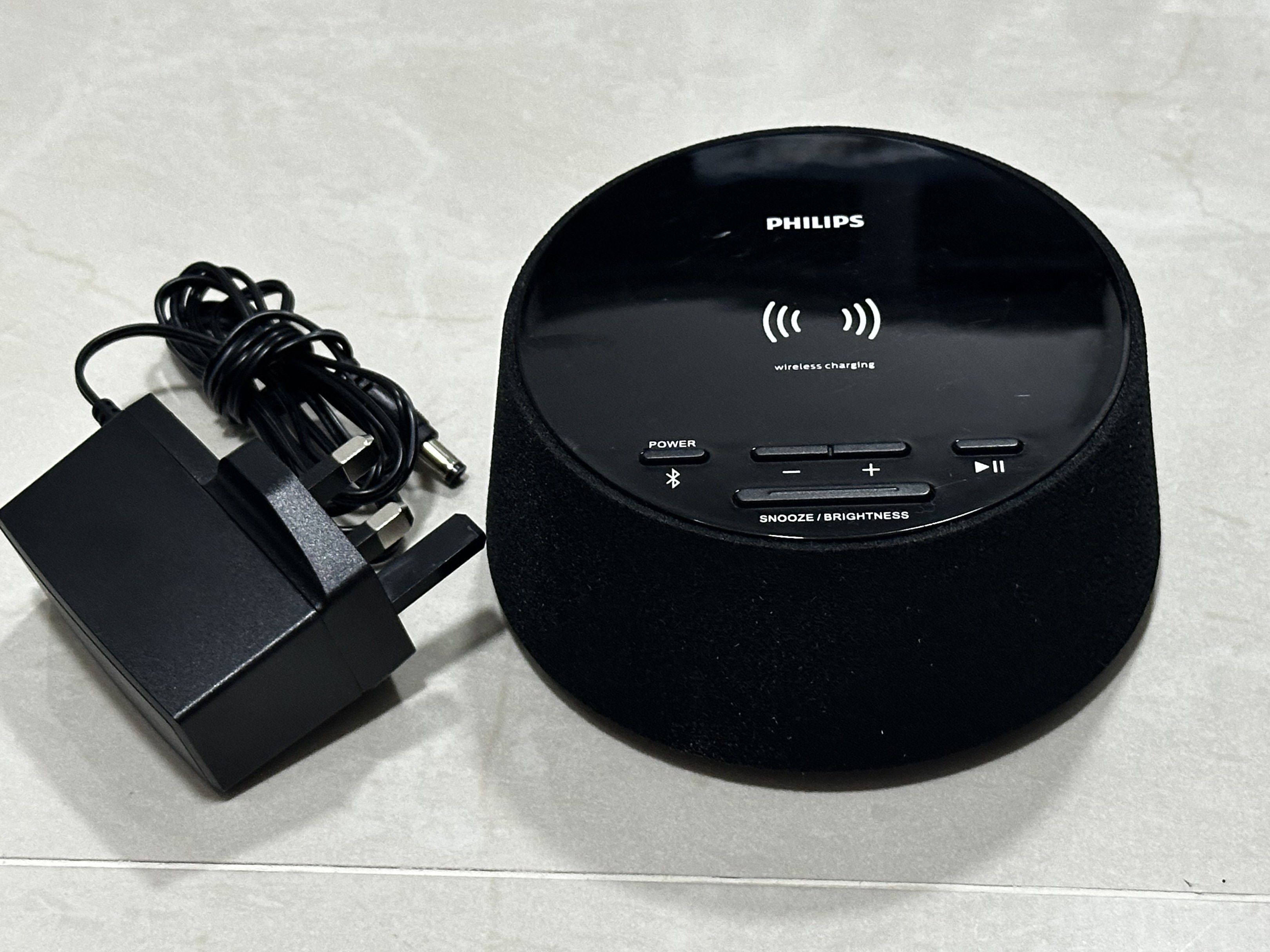 Philips Wireless Charging Alarm Clock with Bluetooth Speaker, Furniture ...