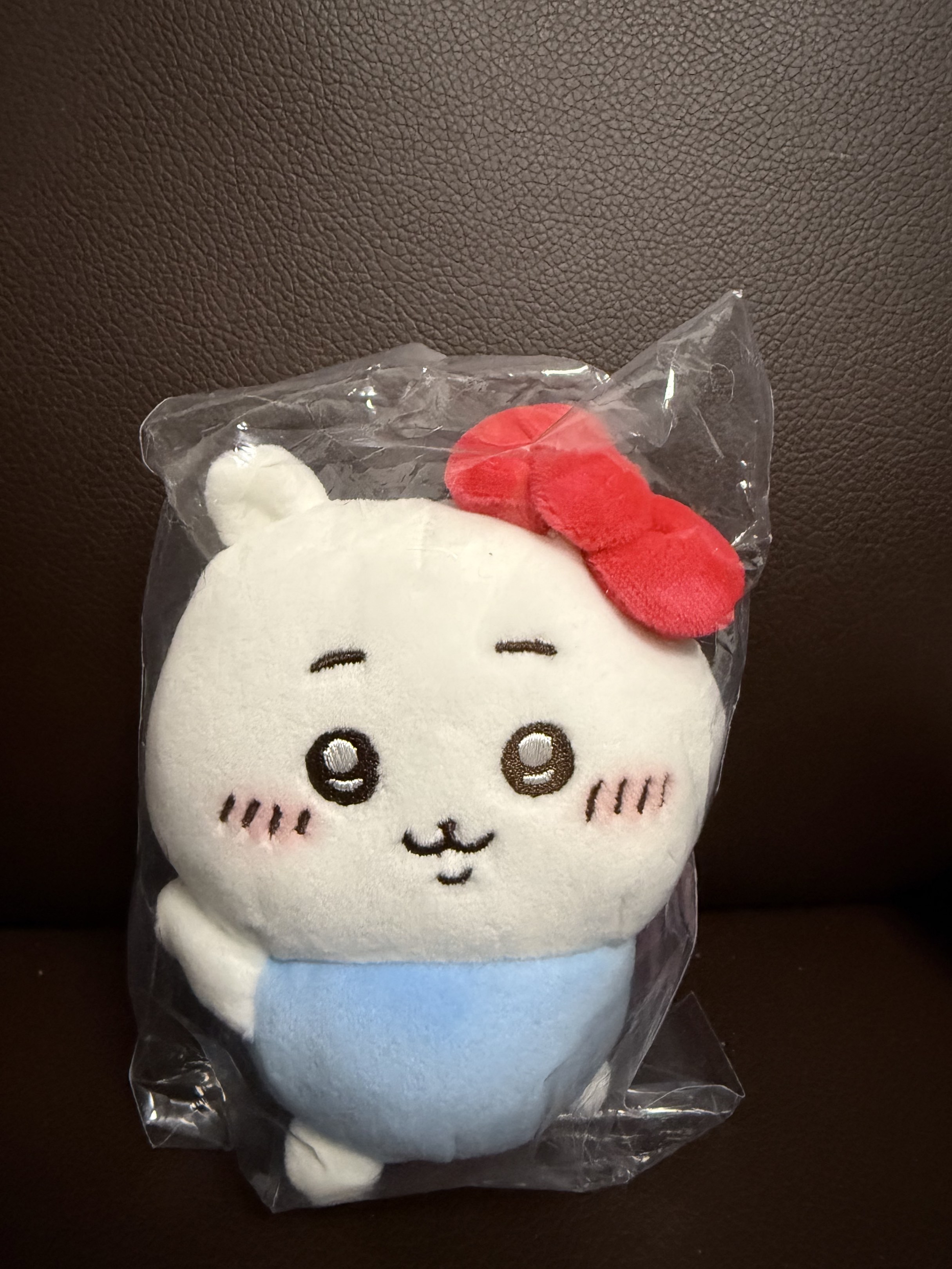 Sanrio x Chiikawa 小 chii hello kitty 側身, 興趣及遊戲, 玩具 & 遊戲類 - Carousell