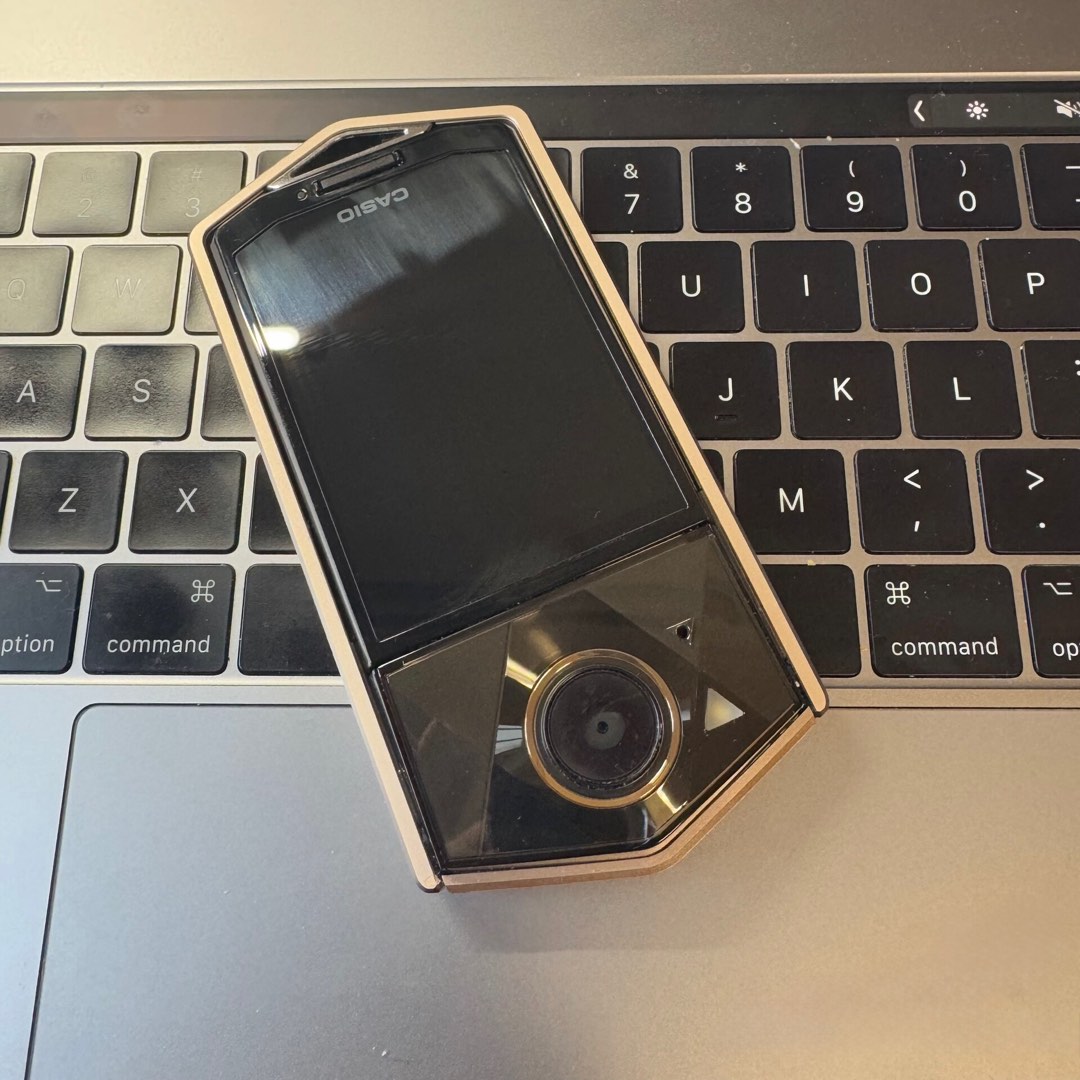 Casio EXILIM TR70/TR600 - Gold, Photography, Cameras on Carousell
