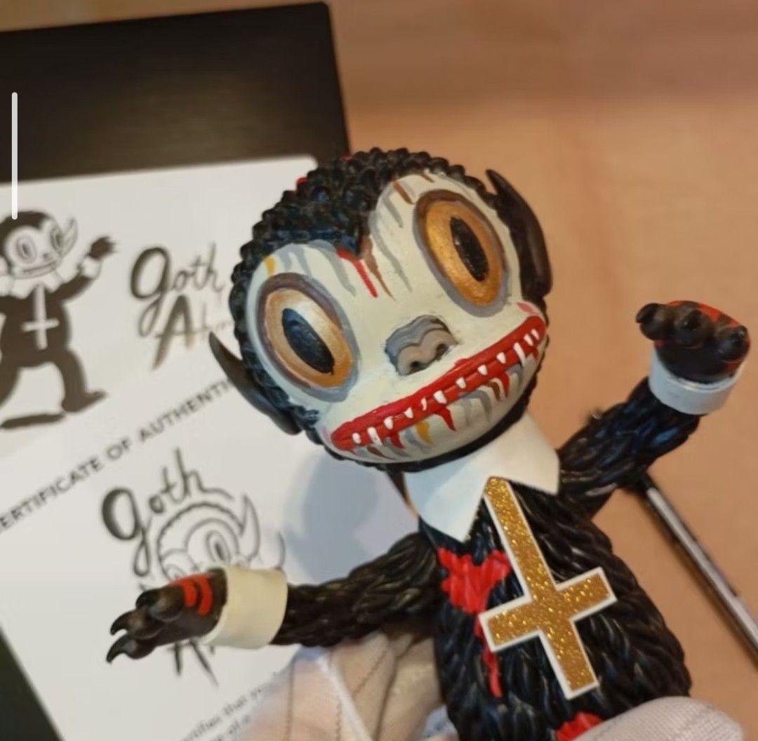 Gary Baseman 20体 萬聖節 2020年 Ahwroo 手繪 限量 金色十字架 簽名 apportfolio, 書籍、休閒與玩具 ...