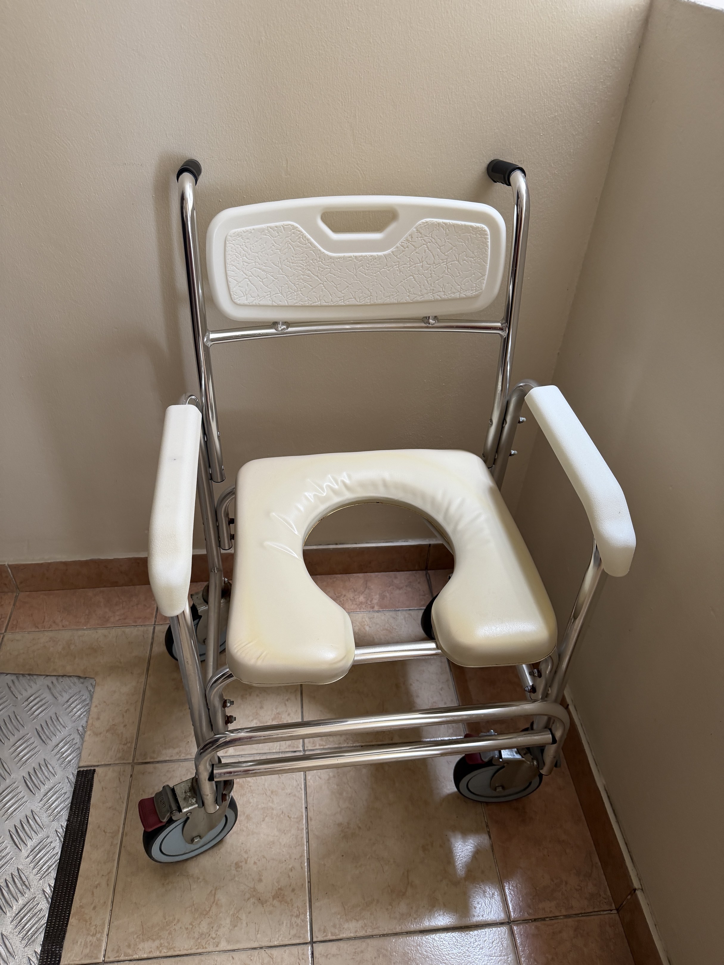 Mobile Commode Chair with Wheels, Health & Nutrition, Assistive ...
