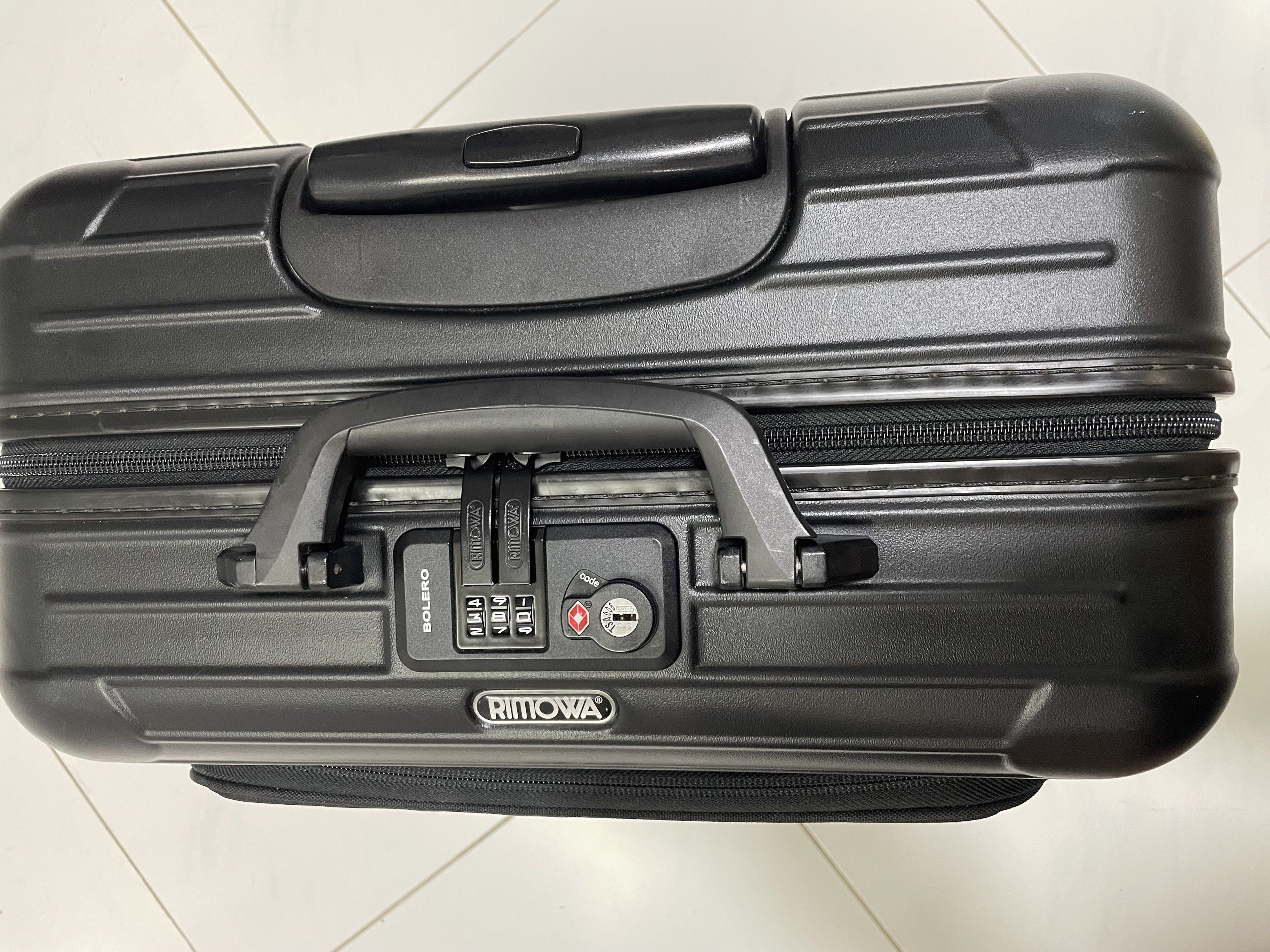 Rimowa Bolero/Essential Sleeve Compact Suitcase - Black, Hobbies & Toys ...