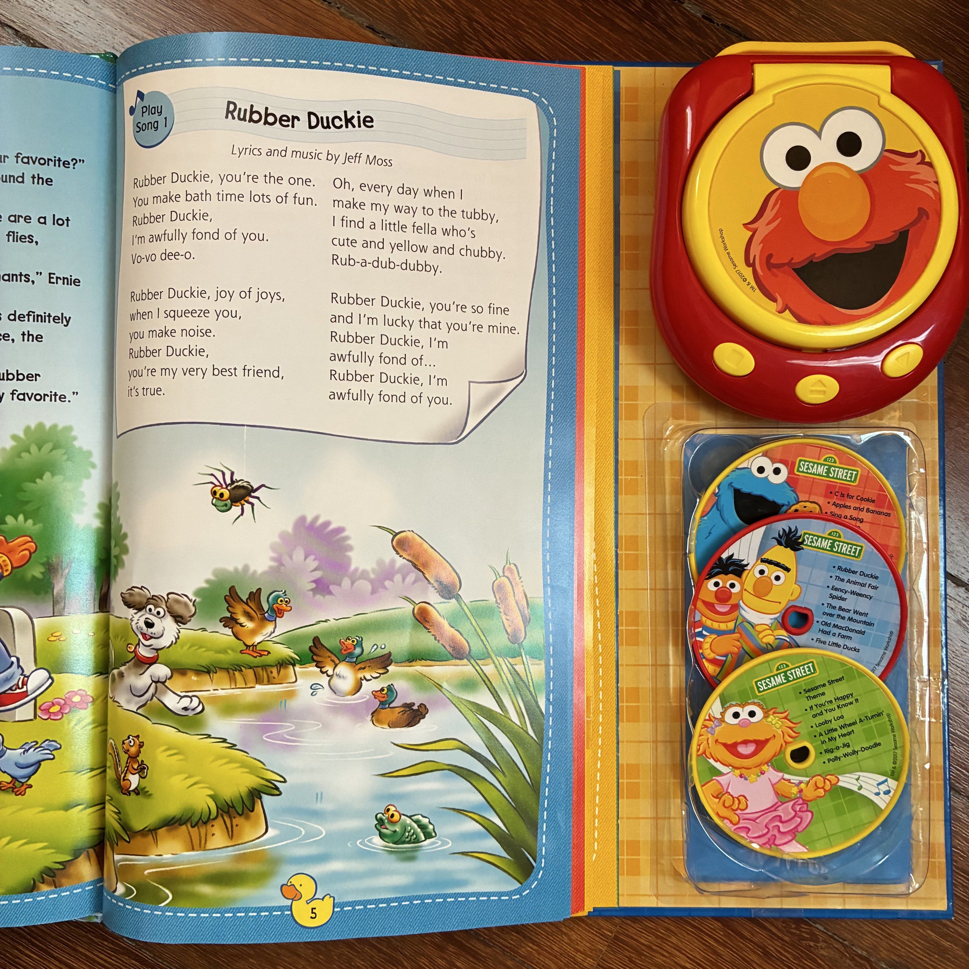 Sesame Street Music Player Storybook, Hobbies & Toys, Books & Magazines ...