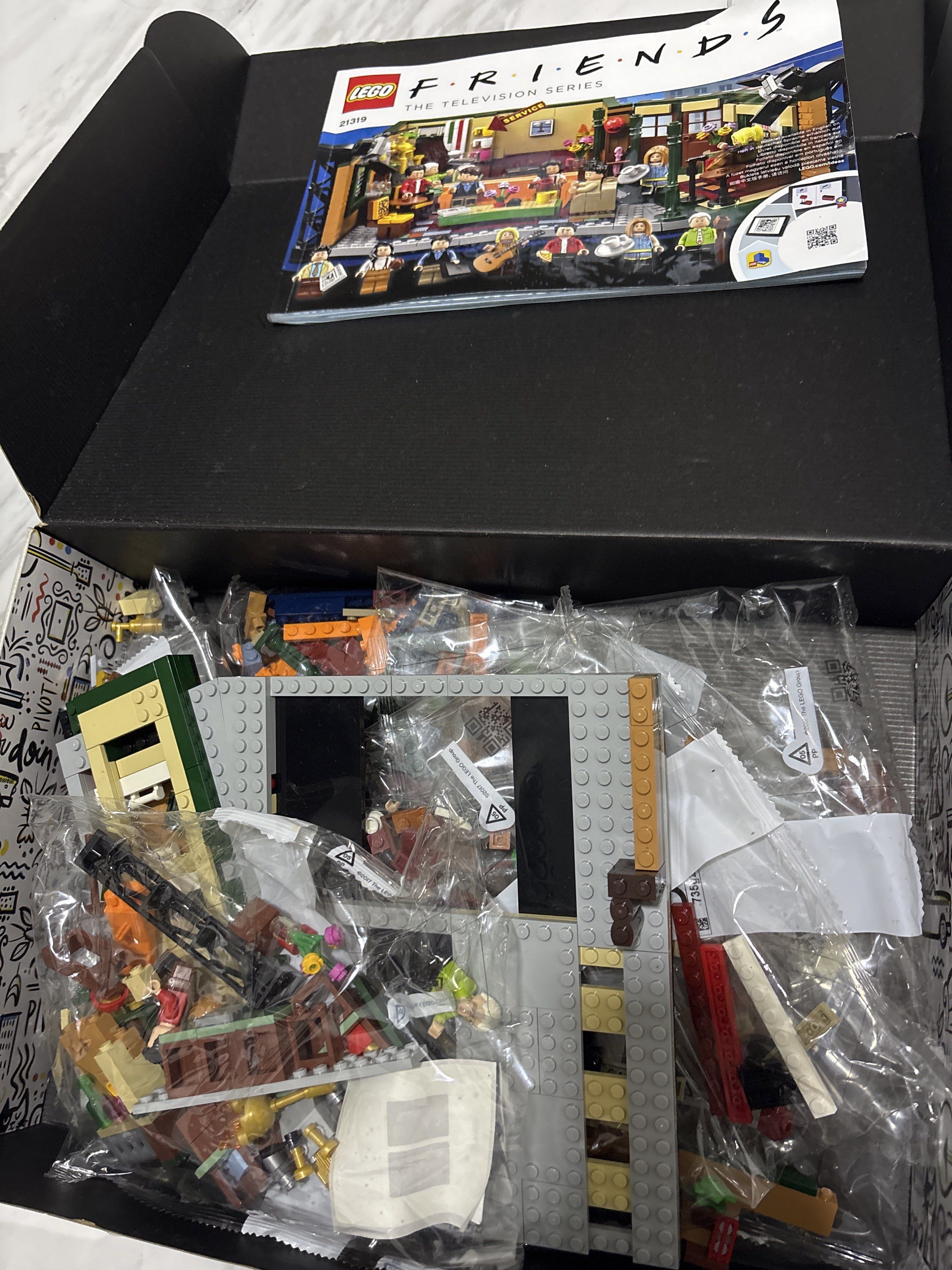 LEGO Ideas Friends Central Perk 21319, Hobbies & Toys, Toys & Games on ...
