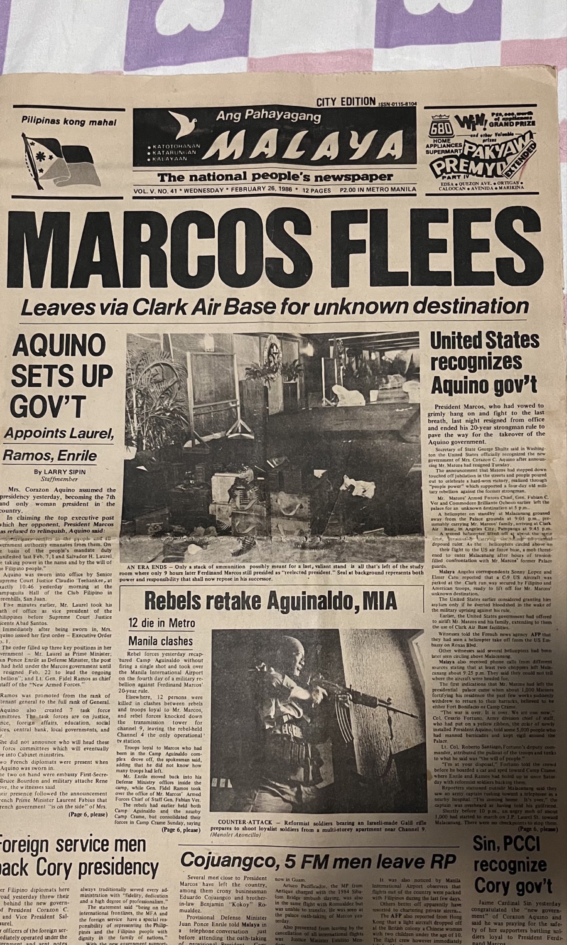 MARCOS FLEES - EDSA Revolution & People Power Newspaper, Hobbies & Toys ...