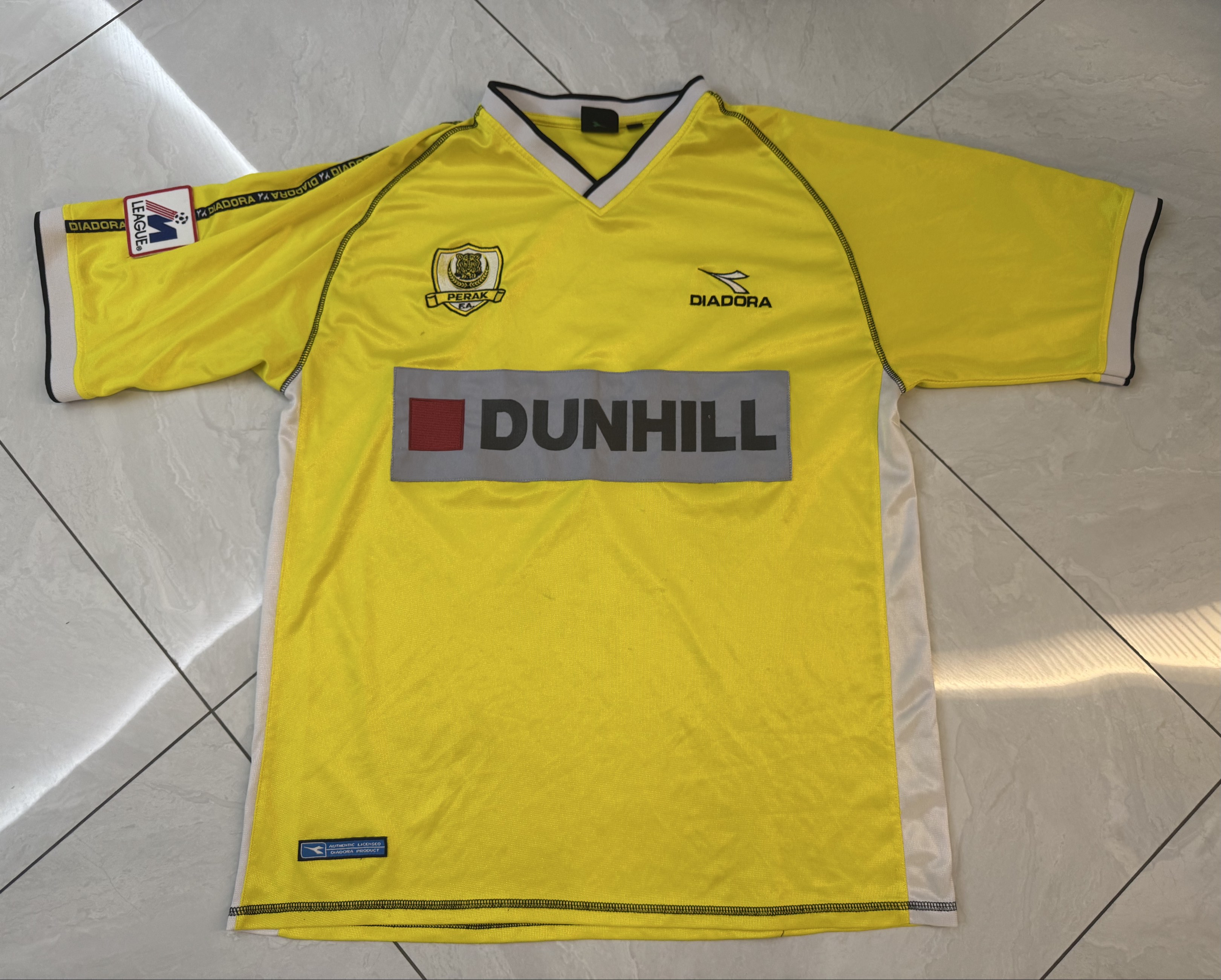 JERSI PERAK FA HOME 2002 DIADORA DUNHILL, Men's Fashion, Activewear on ...