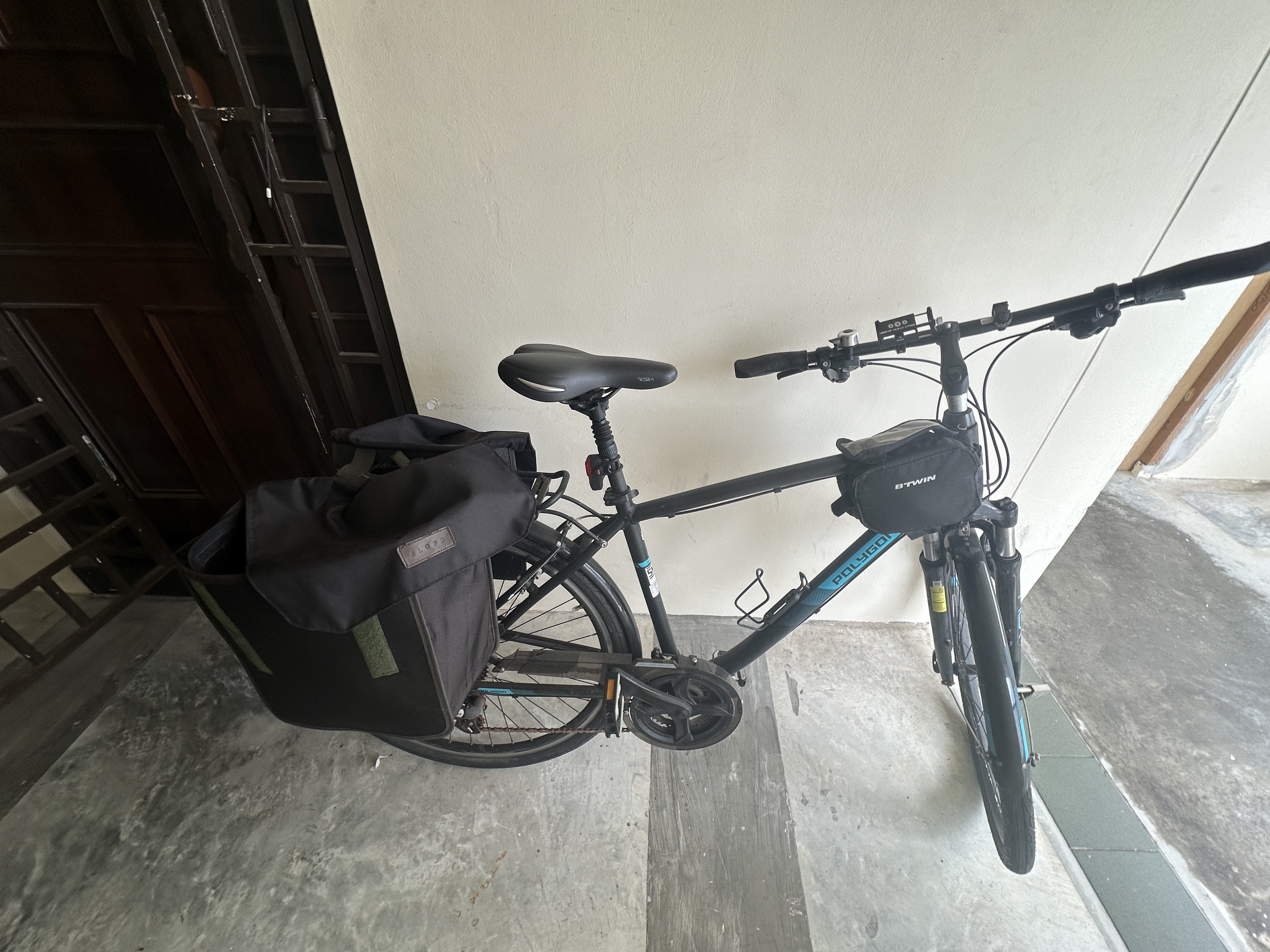Polygon Sierra Deluxe Sport Gent City Bike with Panniers, Sports ...